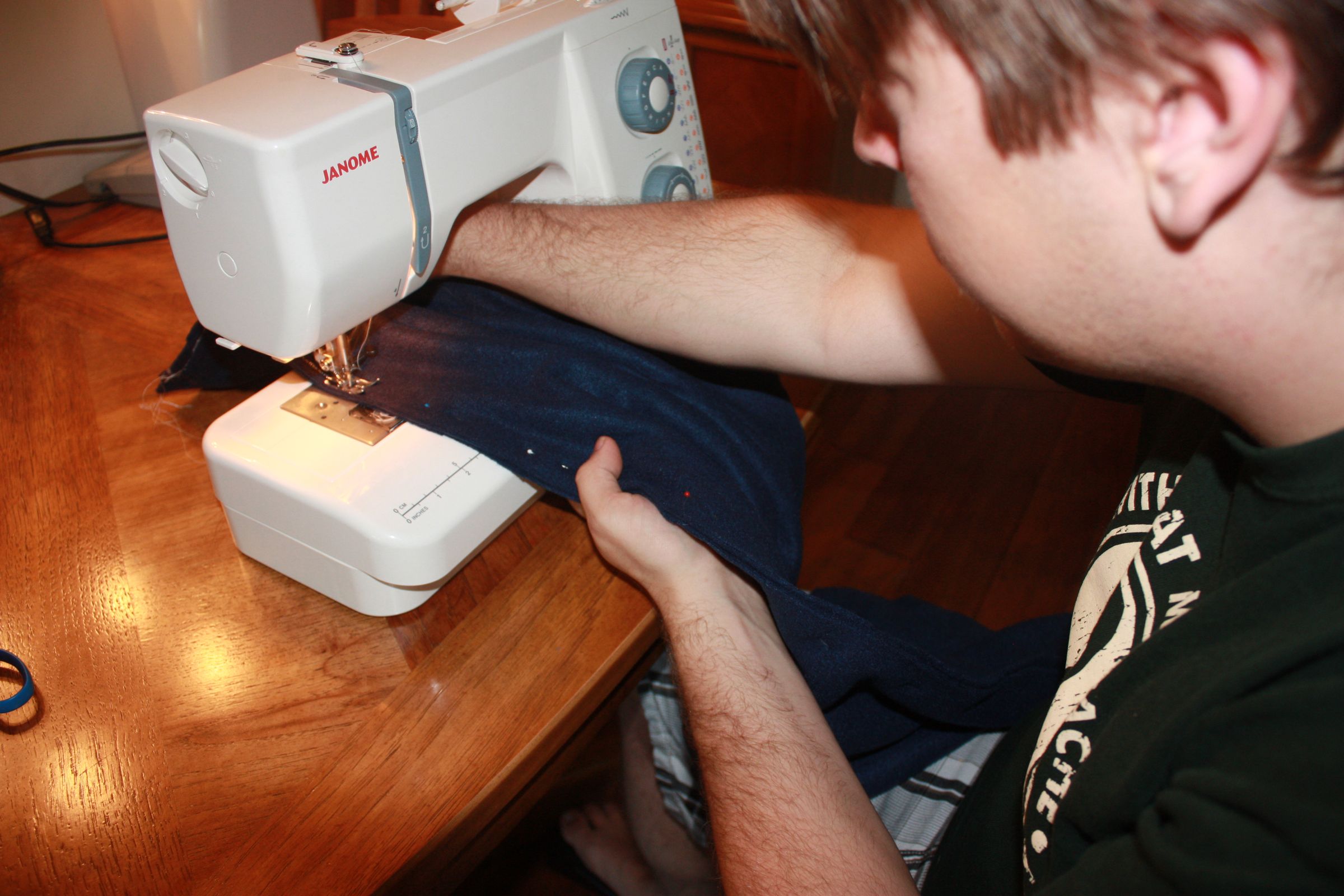 "Snuggie" Character Costume : 19 Steps (with Pictures) - Instructables