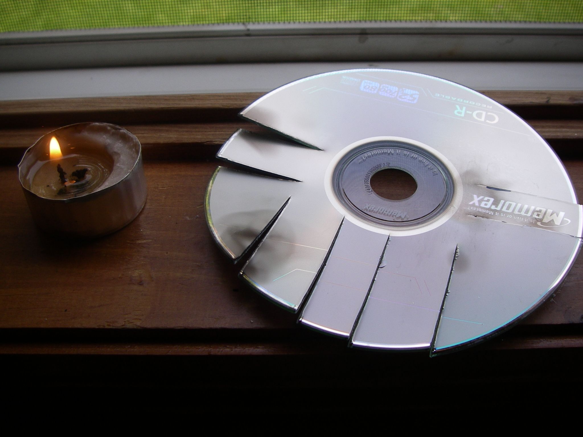 CD Cell Phone Stand : 5 Steps - Instructables