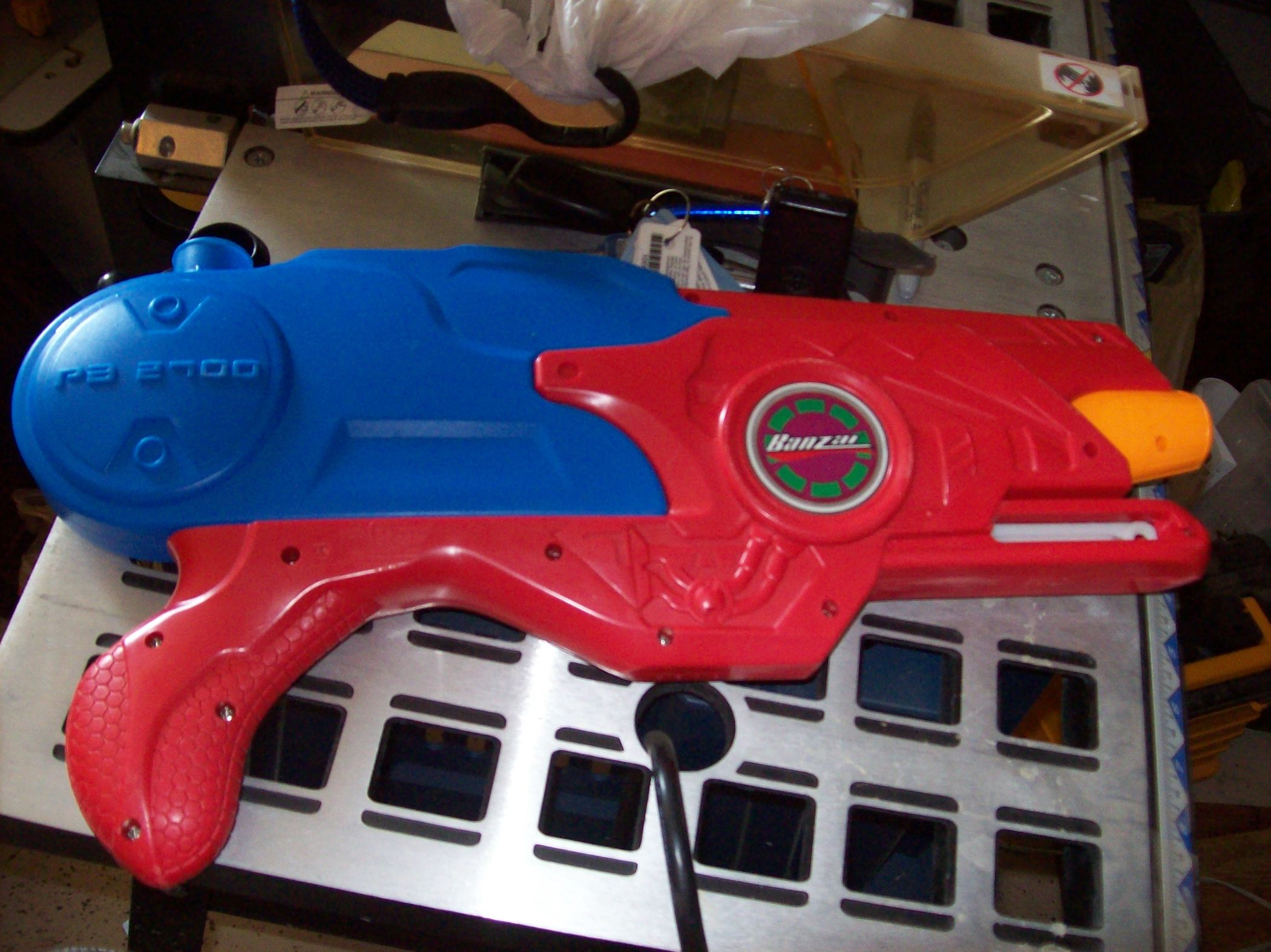How to Do a Temporary Repair on a Pump Action Water Gun : 5 Steps ...