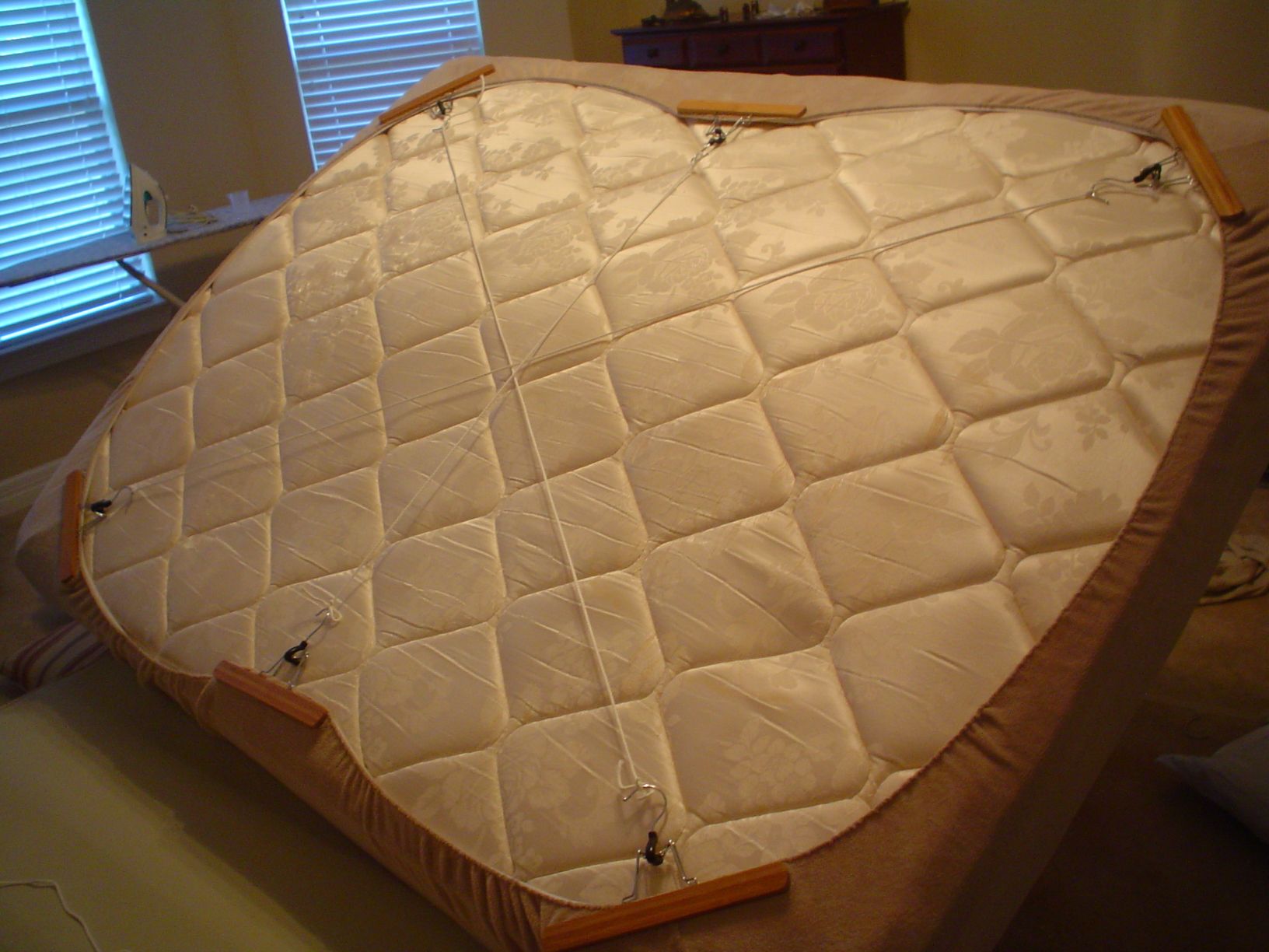 Sheet Straps for a Tight, Immobile Bottom Sheet : 5 Steps - Instructables