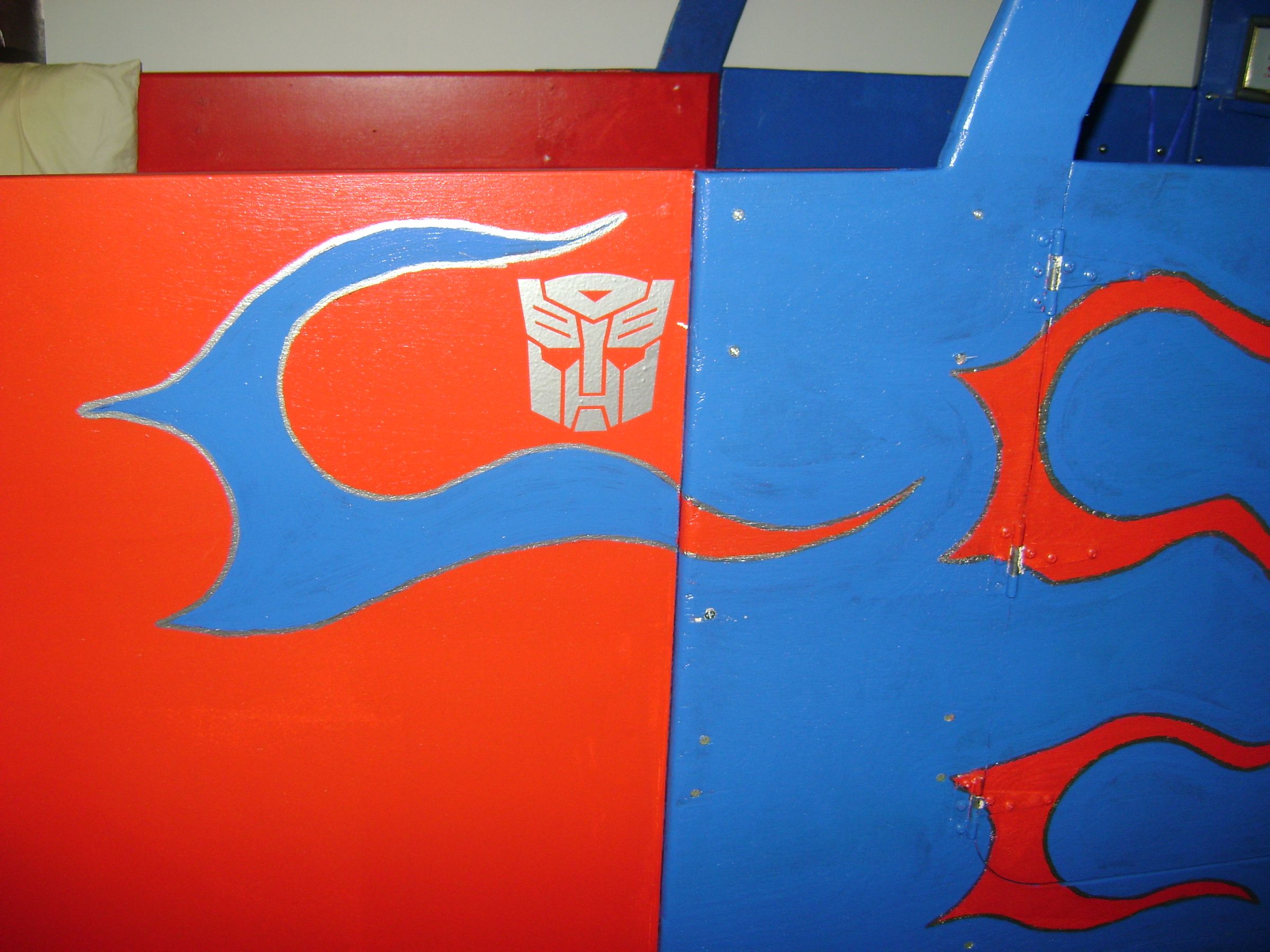 TRANSFORMER OPTIMUS PRIME BED - Instructables