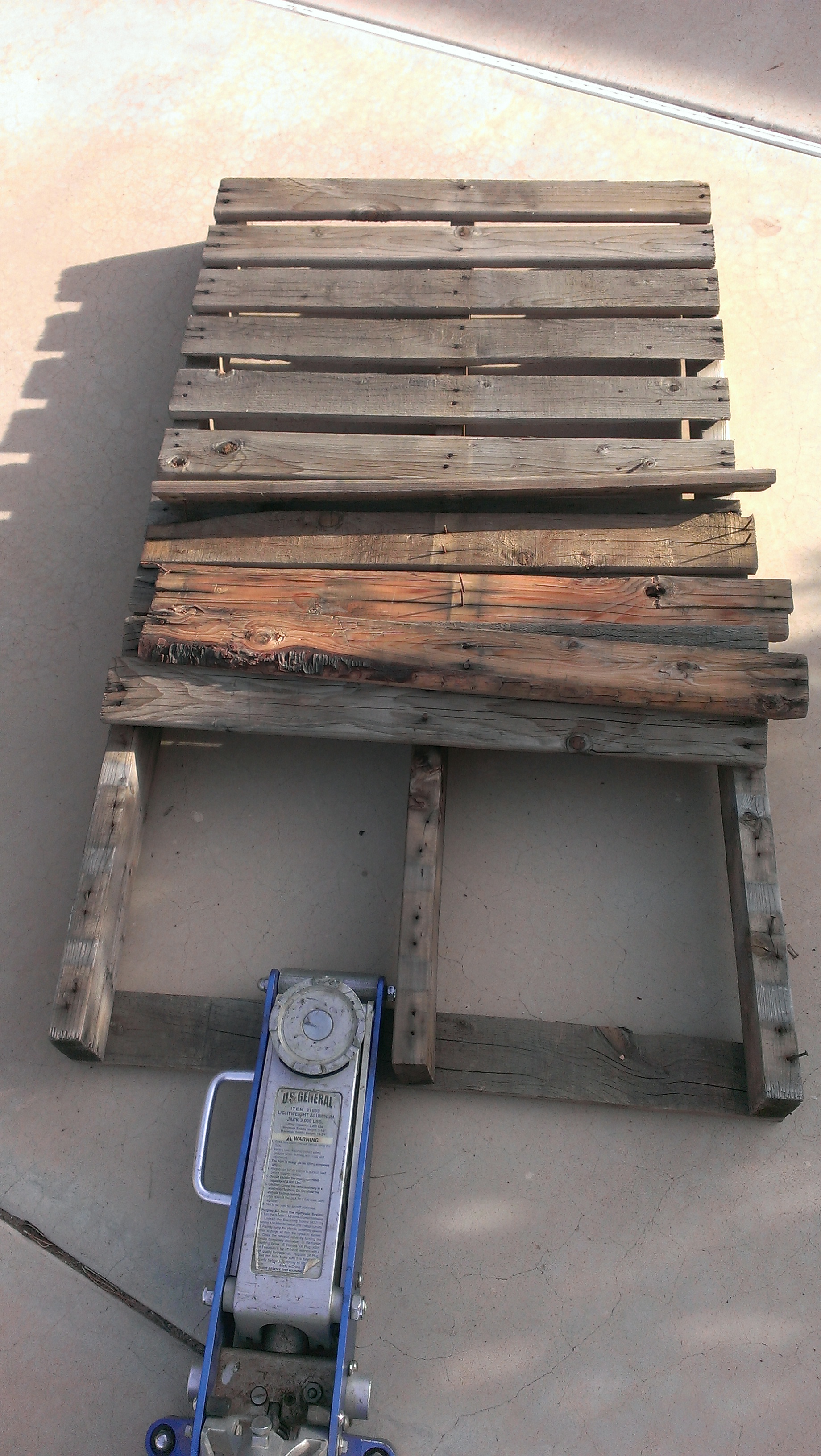 How to Disassemble a Pallet Without a Saw. : 8 Steps - Instructables