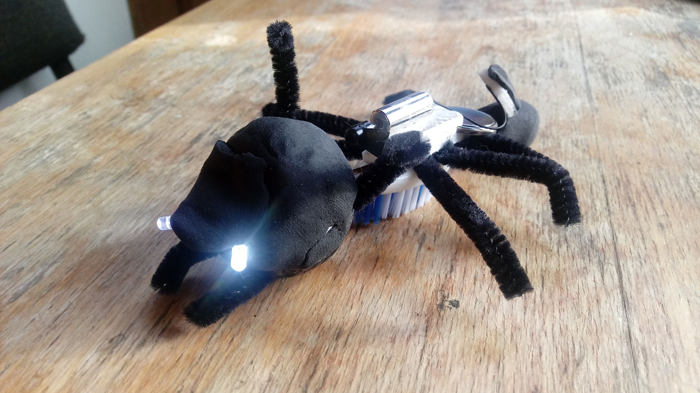BristleBot Ant : 5 Steps (with Pictures) - Instructables