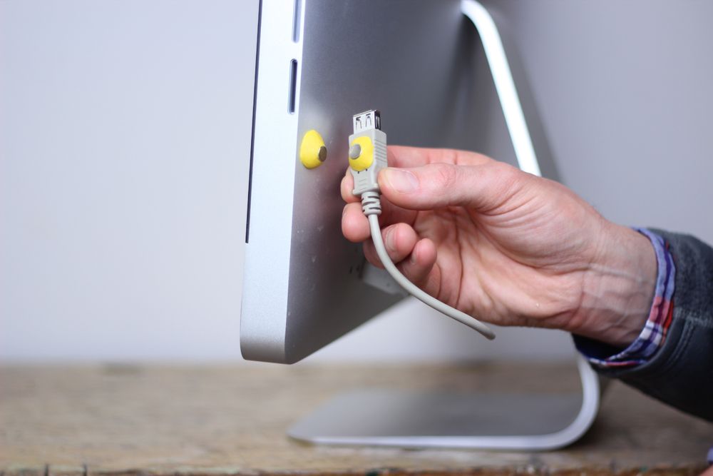 A Clever Way to Access the USB Ports on Your IMac (+ Video) : 5 Steps ...
