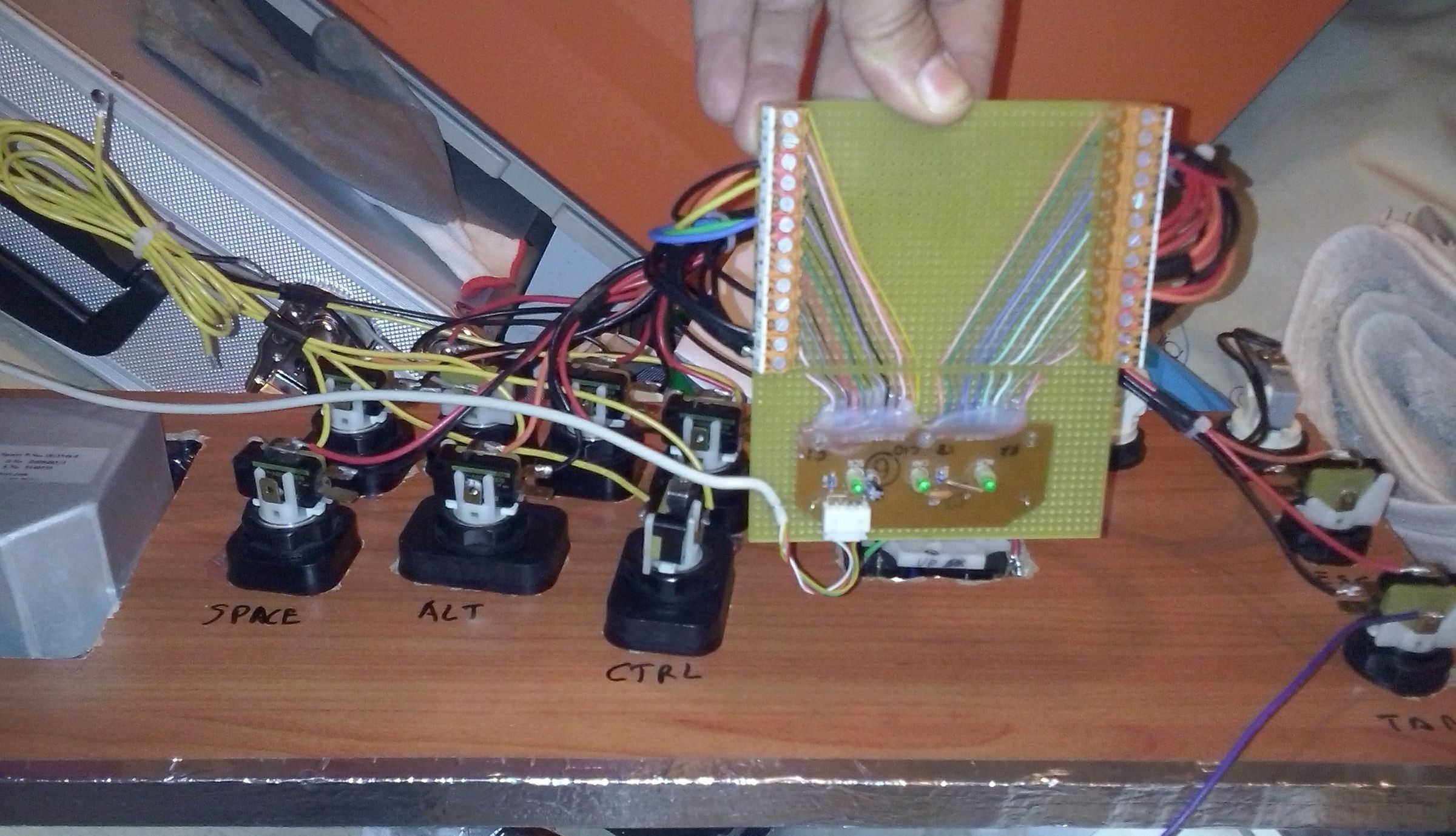 DIY Keyboard Controller for MAME and Virtual Pinball : 4 Steps (with ...