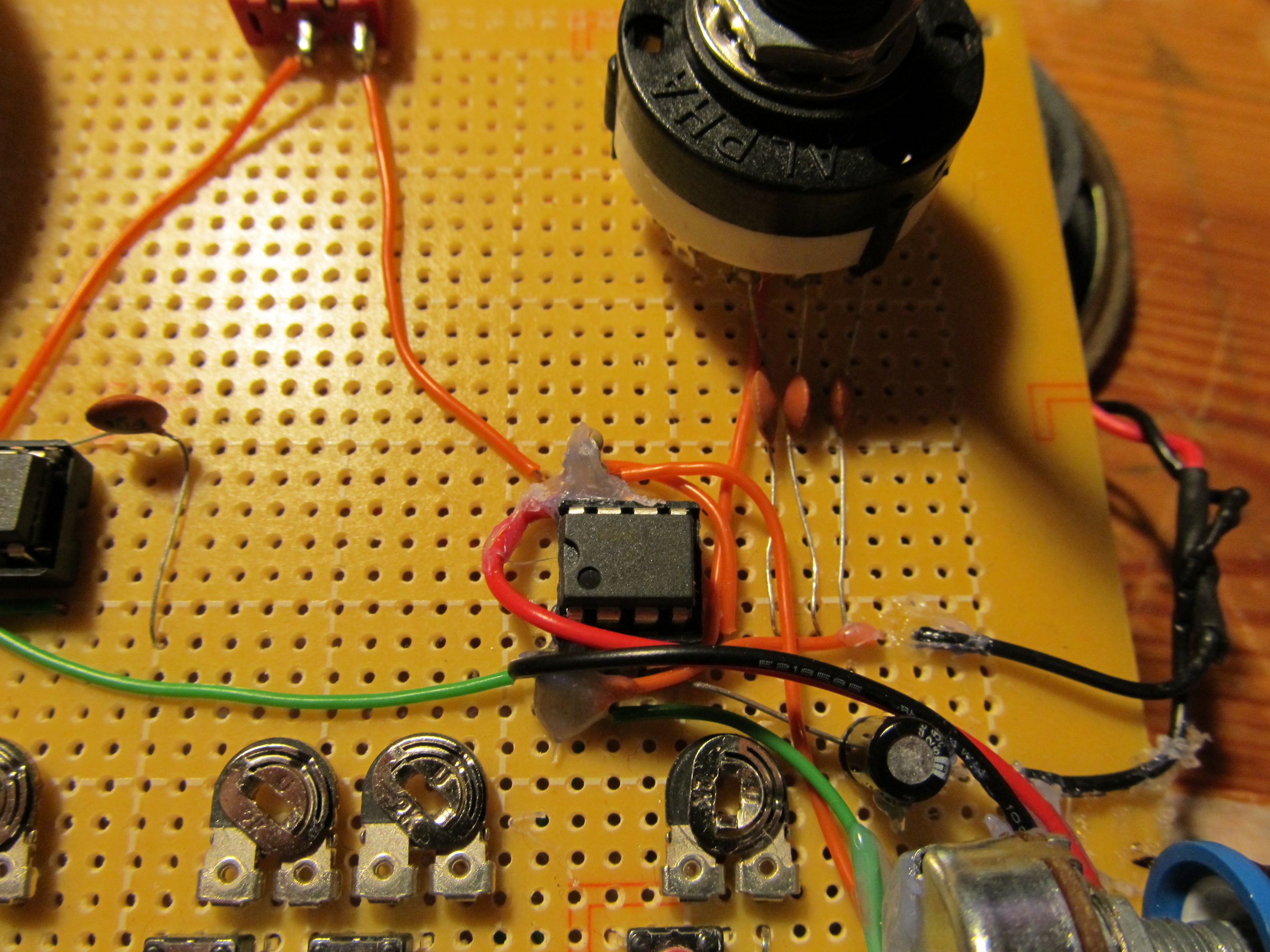 Atari Punk Organ, a Simple 555 Synthesizer : 6 Steps - Instructables