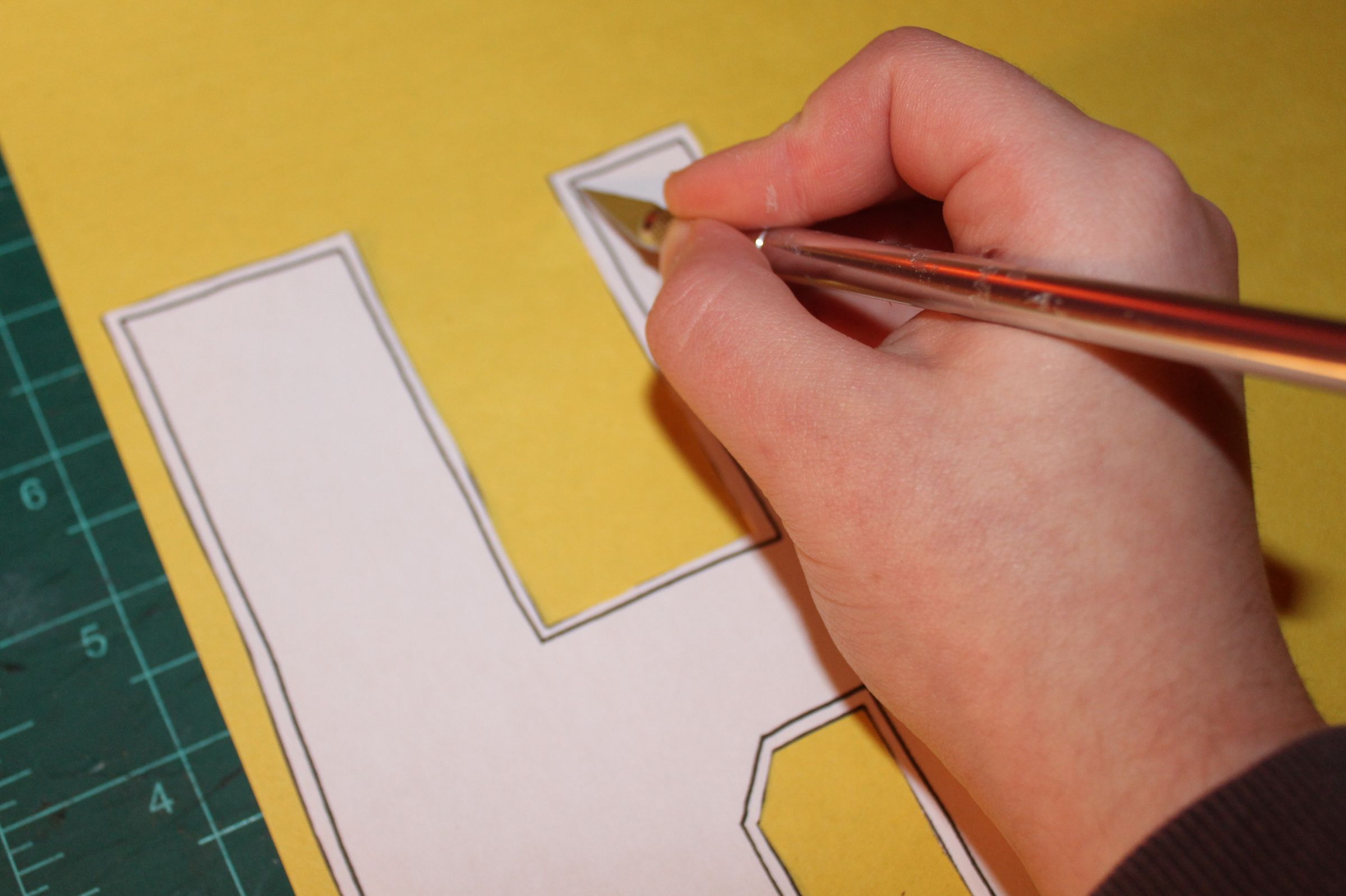 Construction Paper Cartoon Character Banner : 11 Steps - Instructables