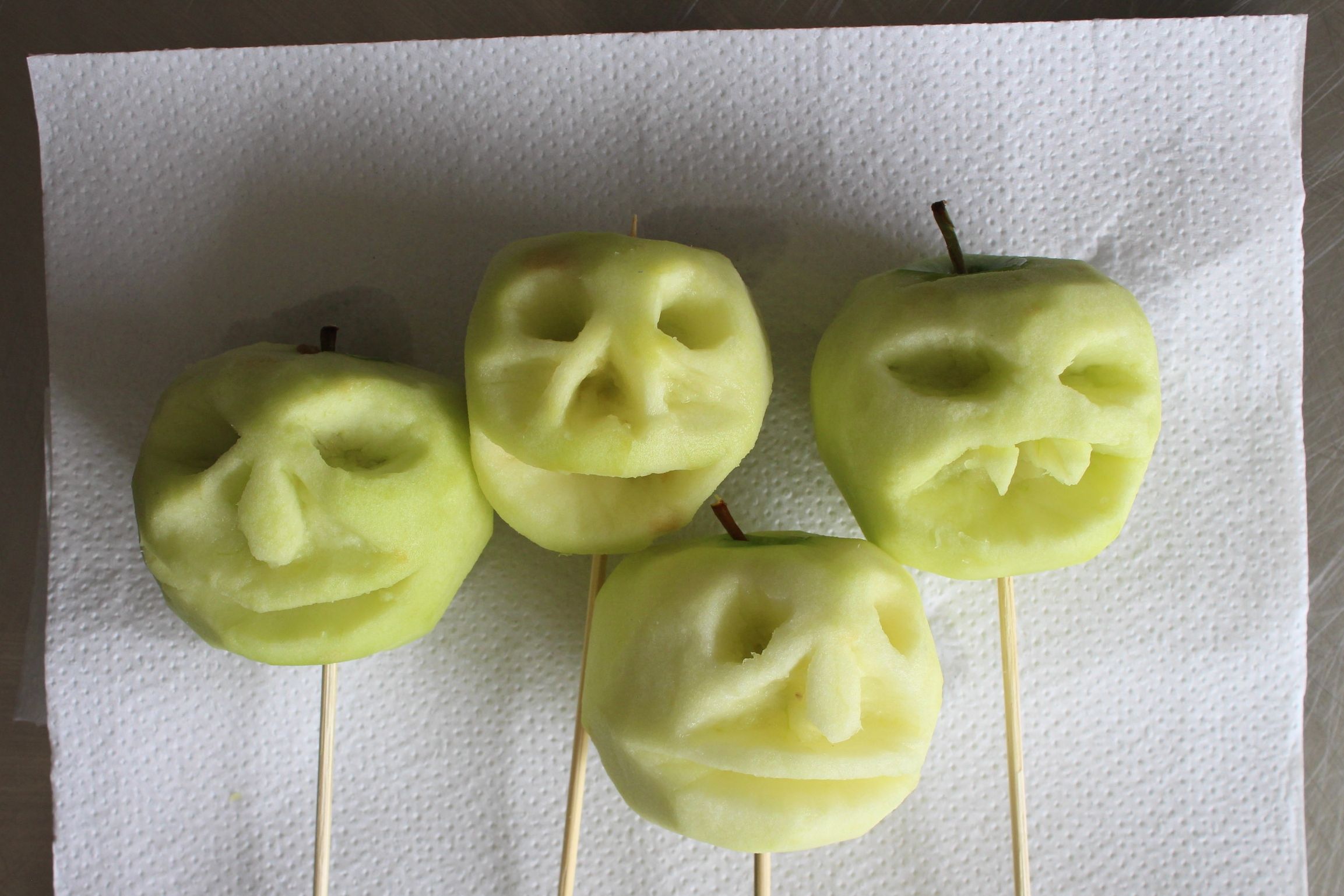 How to Make Shrunken Apple Heads : 6 Steps (with Pictures) - Instructables