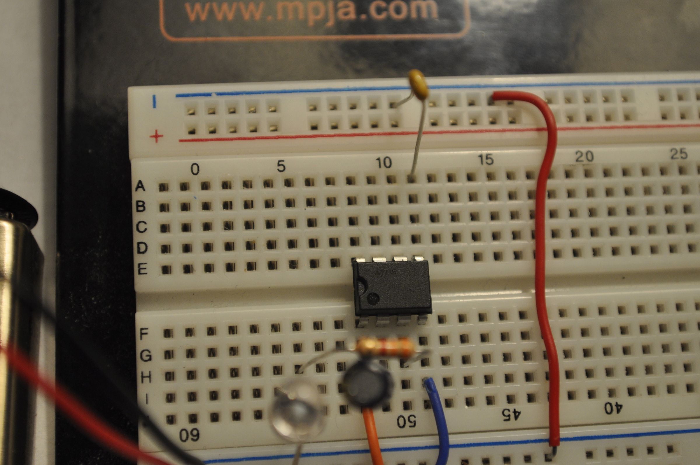555 IC Intro: Flashing LED : 12 Steps - Instructables