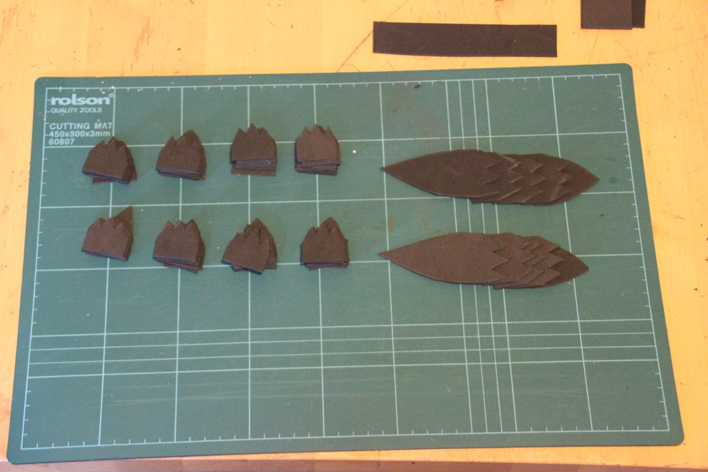 Ring Wraith Gauntlets : 9 Steps (with Pictures) - Instructables