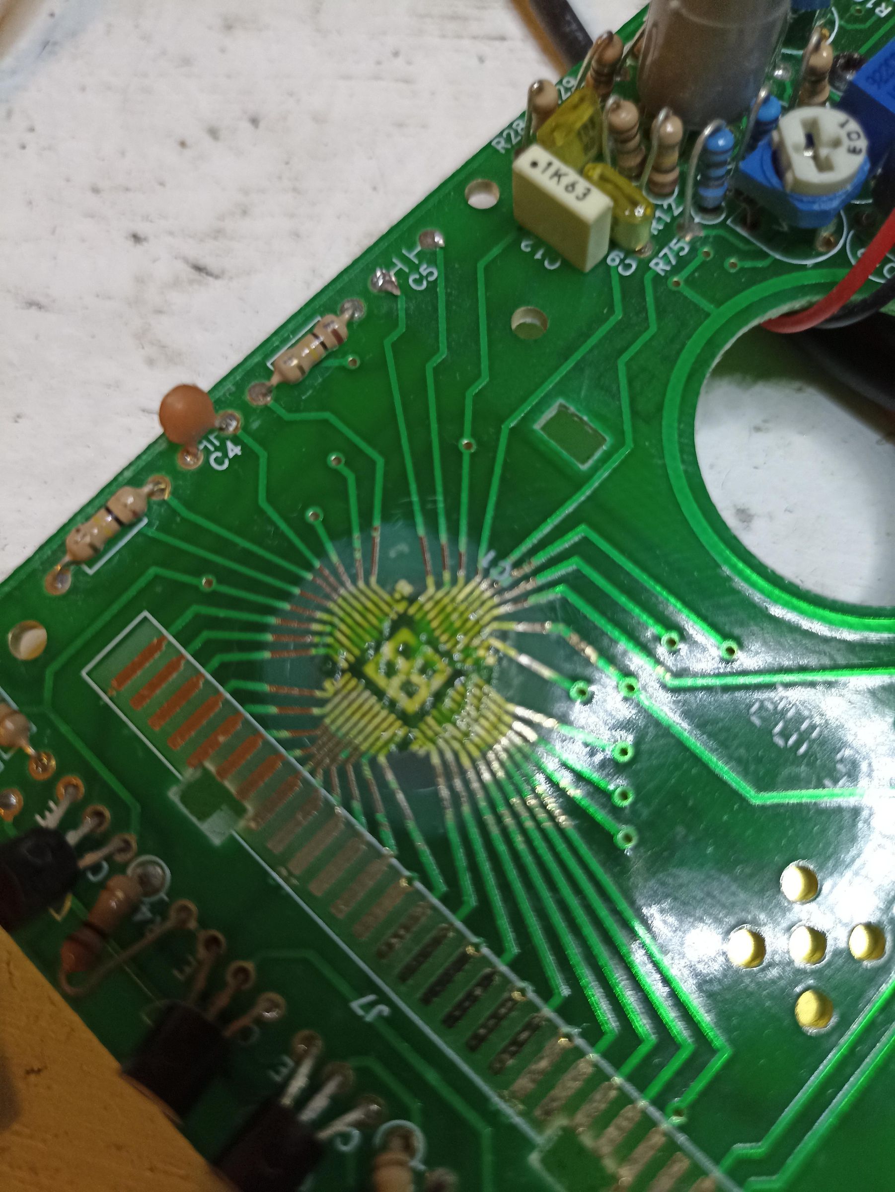 Replacing a 40 Pin COB With a 44 Pin QFP : 3 Steps (with Pictures ...
