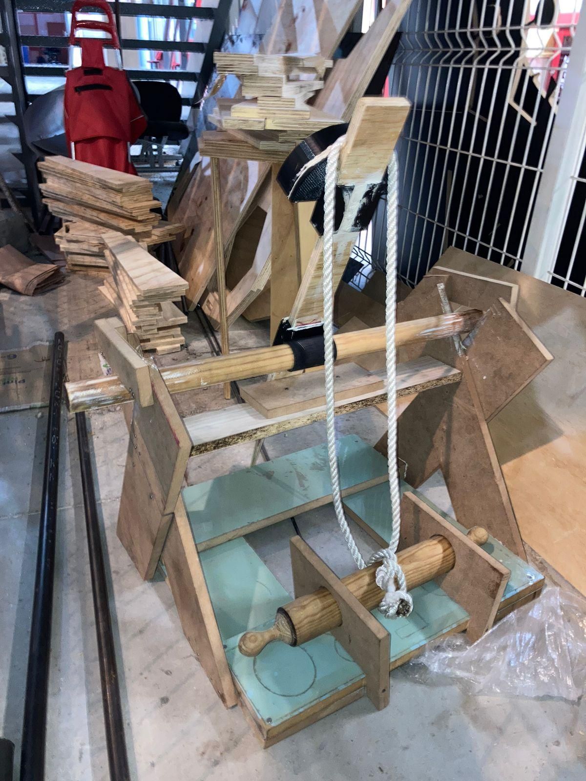 Catapulta IBERO : 7 Steps - Instructables