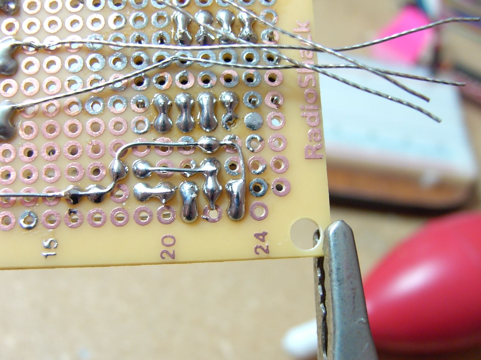 Single Chip, 2 Wire 4x4 LED Matrix - Instructables