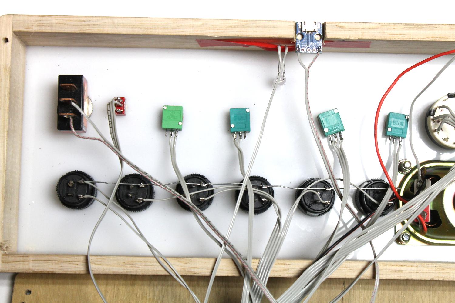 555 Fizzle Loop Synth V4 : 12 Steps (with Pictures) - Instructables