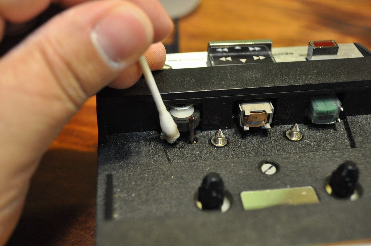 How to Clean a Cassette Recorder : 7 Steps - Instructables