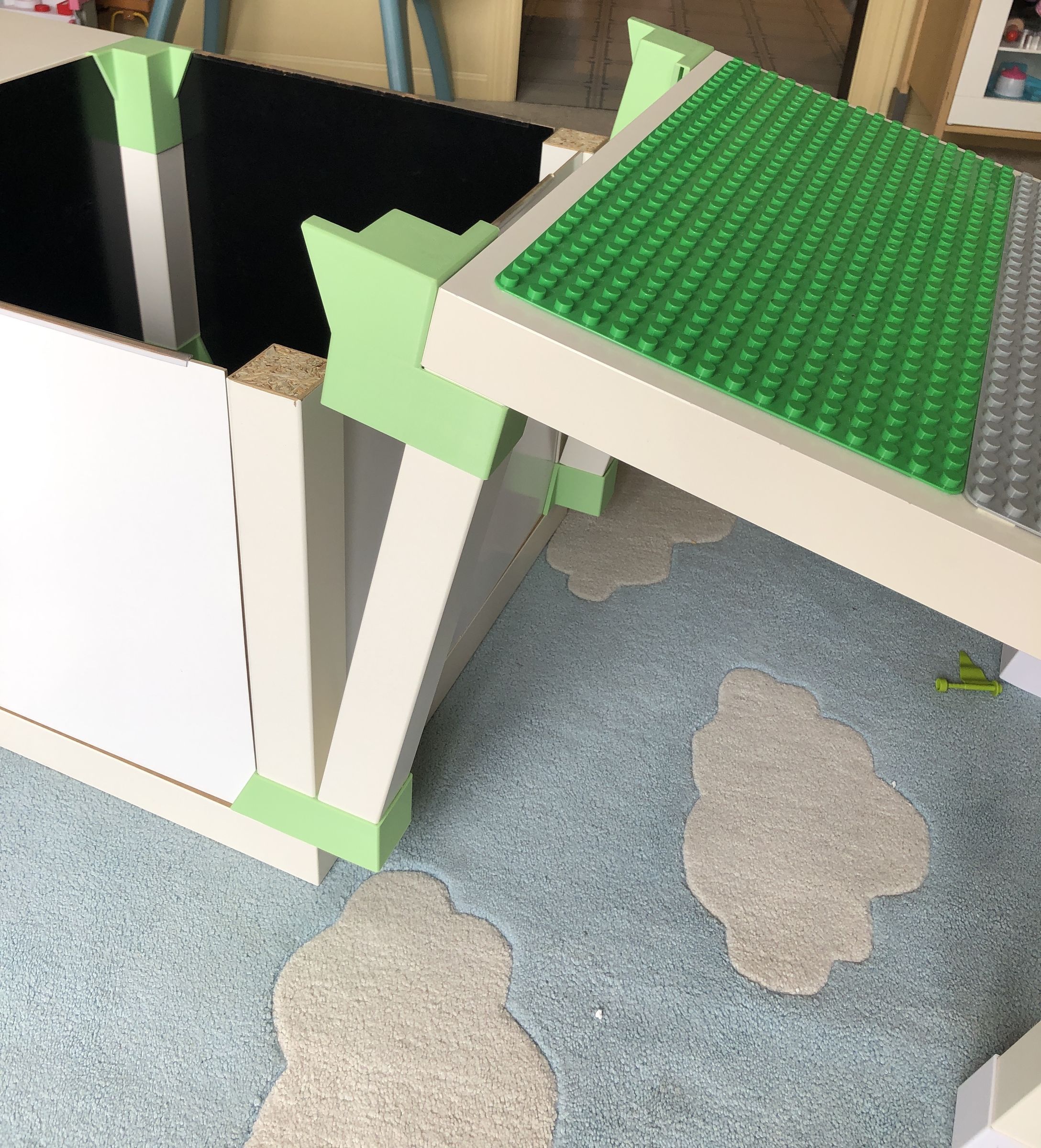 Hardware-free LEGO/DUPLO Table (IKEA LACK Hack) : 9 Steps (with ...