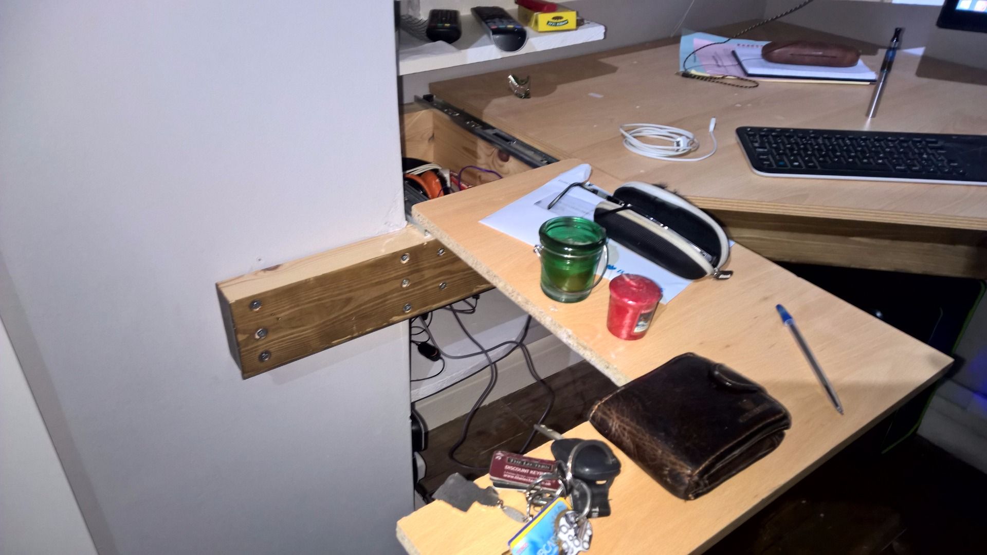 Secret Storage Floating Desk : 18 Steps (with Pictures) - Instructables