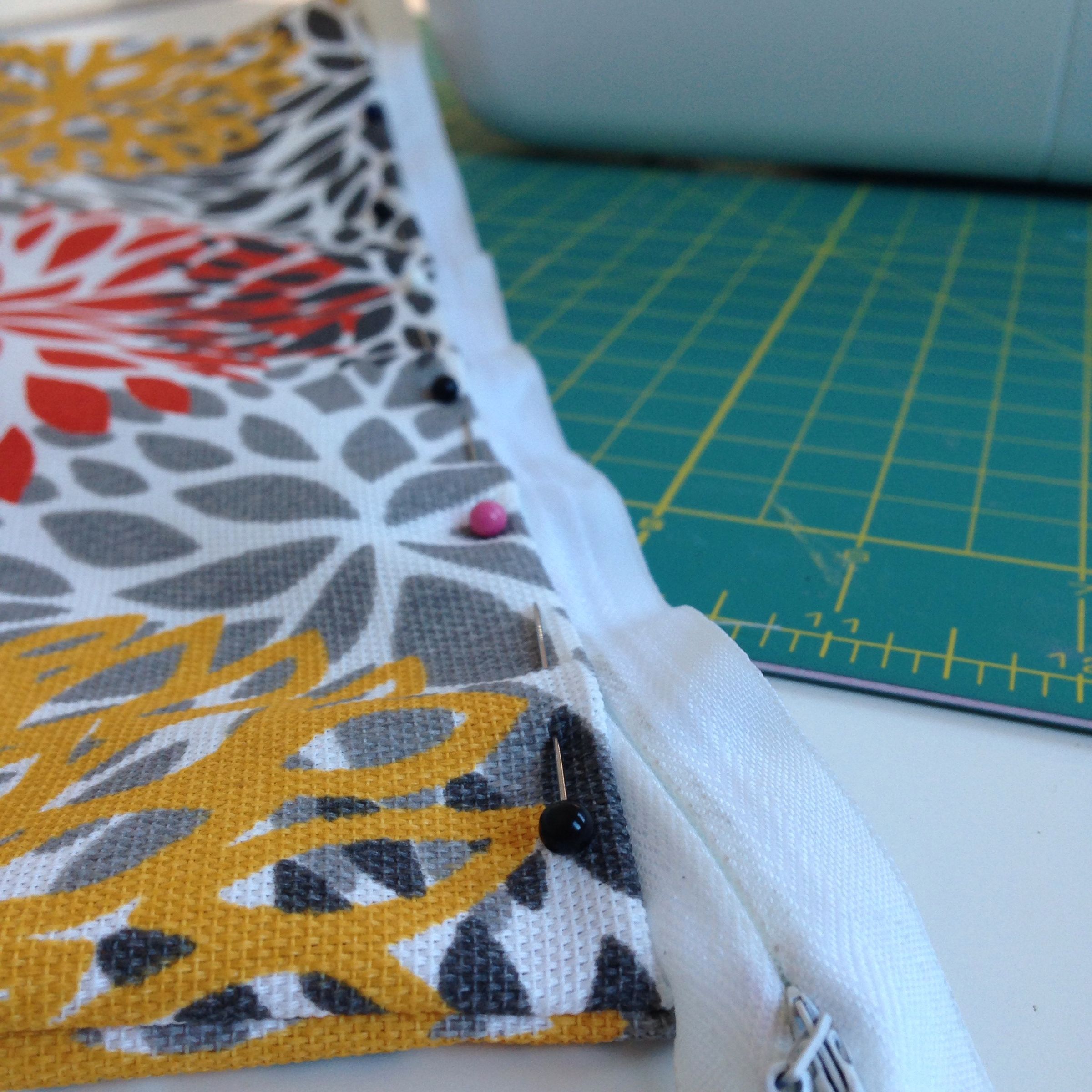Simple Pillow Cover With Zipper : 5 Steps (with Pictures) - Instructables