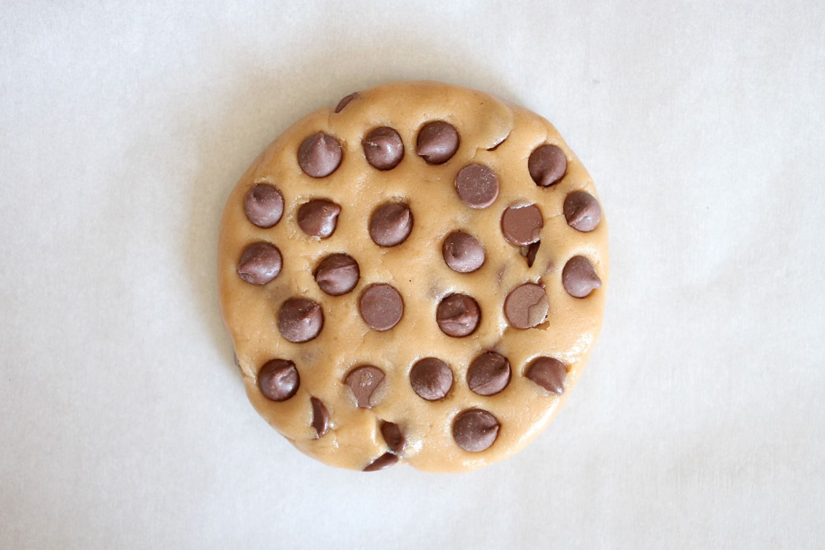 Giant Chocolate Chip Cookie Recipe : 6 Steps (with Pictures ...