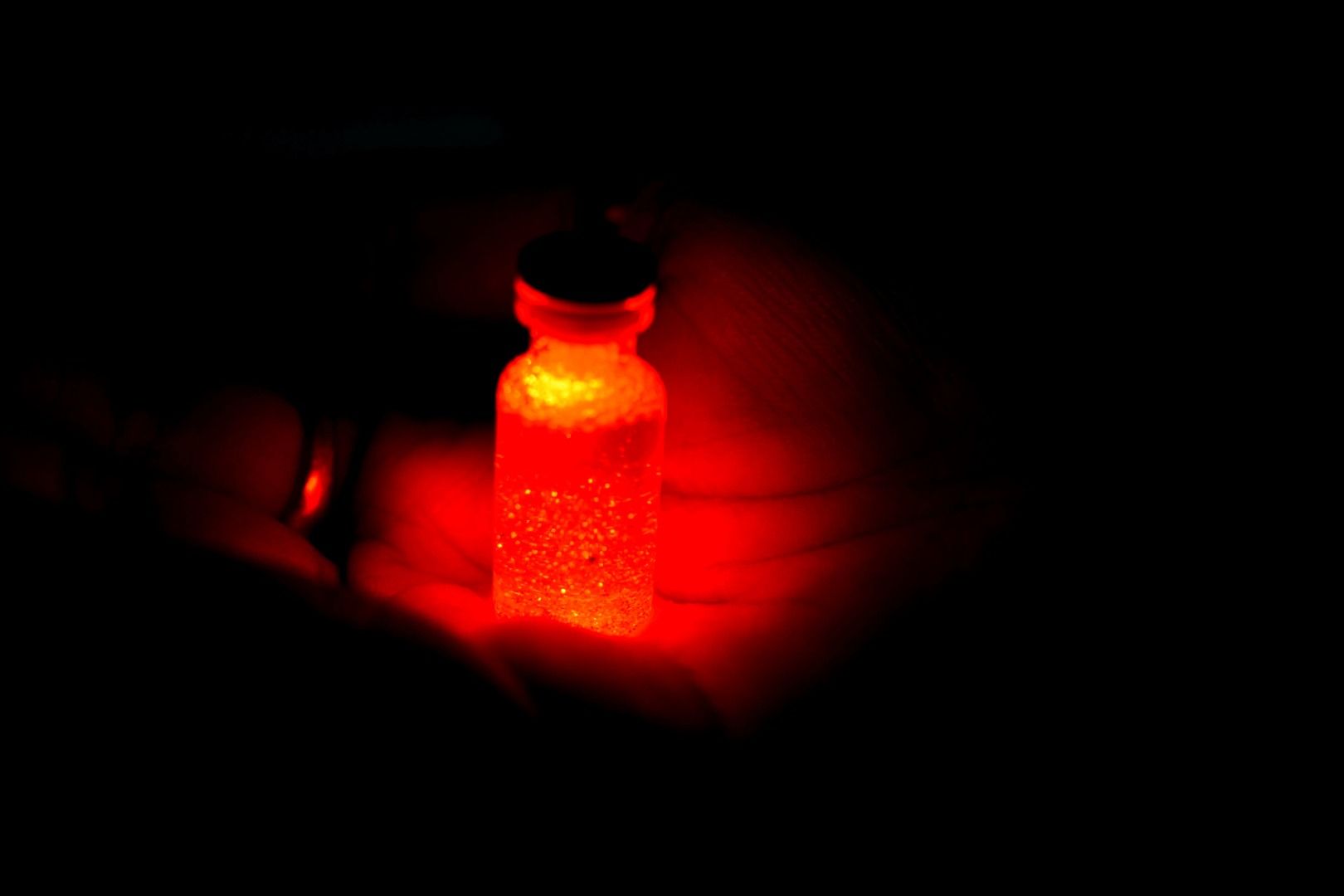 DIY Glitter Glow Lamp : 5 Steps (with Pictures) - Instructables