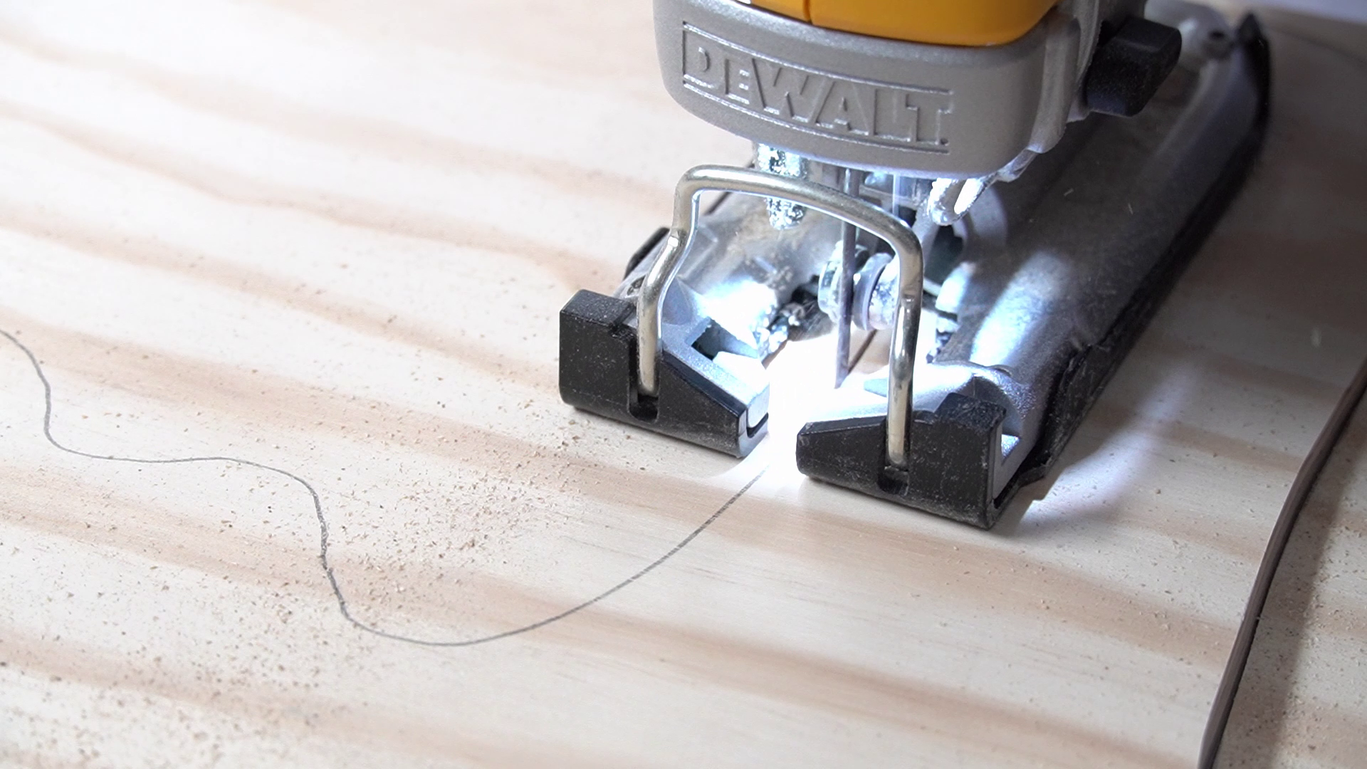 Giant Pizza Table : 13 Steps (with Pictures) - Instructables