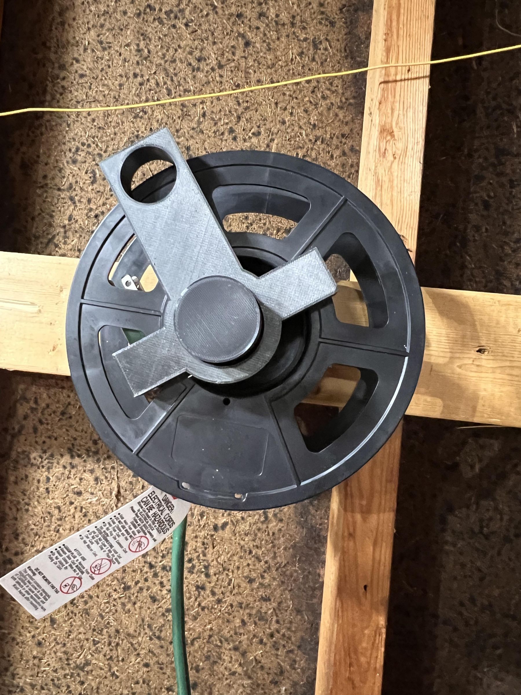 Extension Cord Rolling and Storage System Using Old Filament Spools : 6 ...