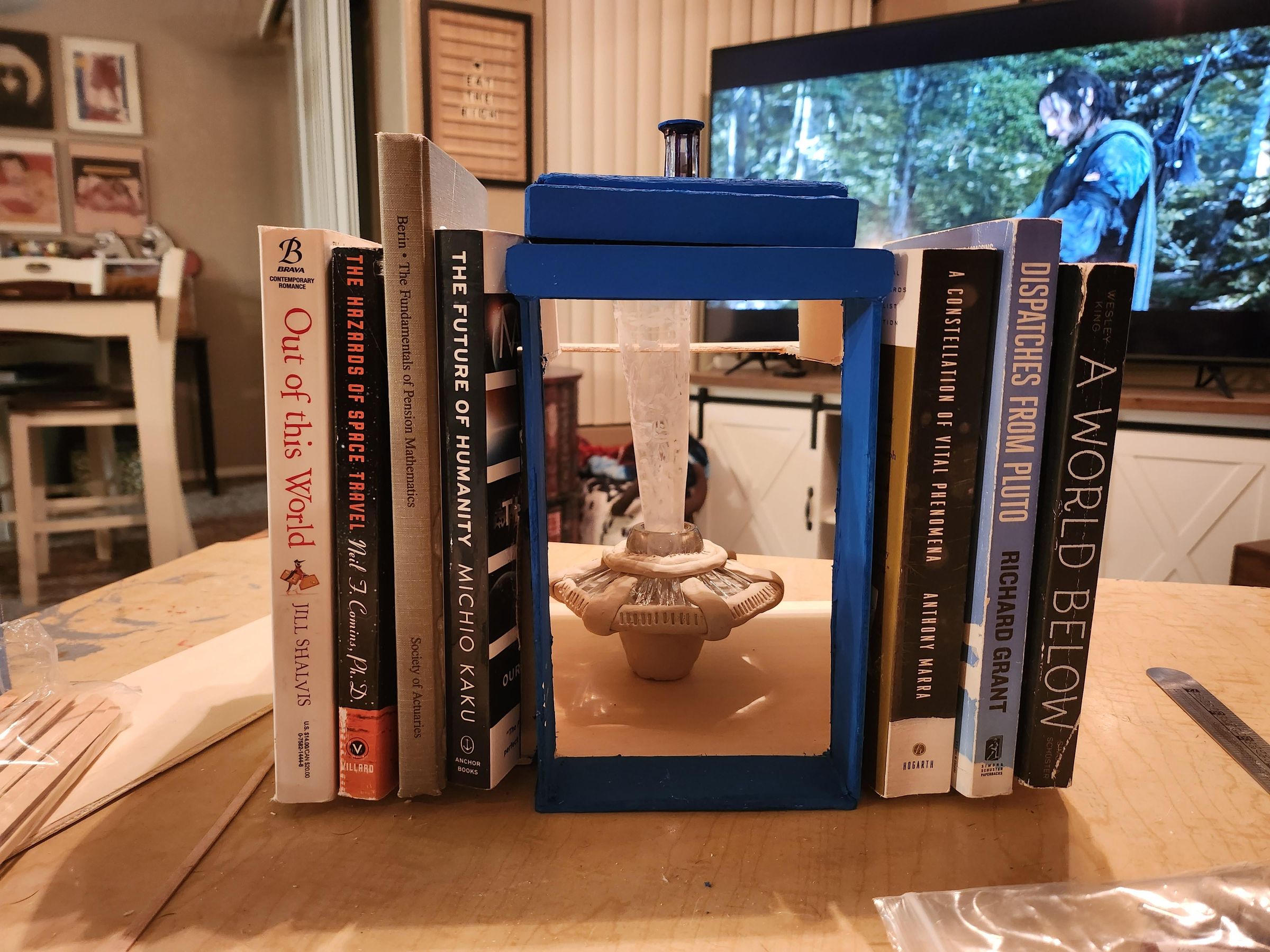 Doctor Who TARDIS Book Nook (That’s Bigger on the Inside!) : 7 Steps ...