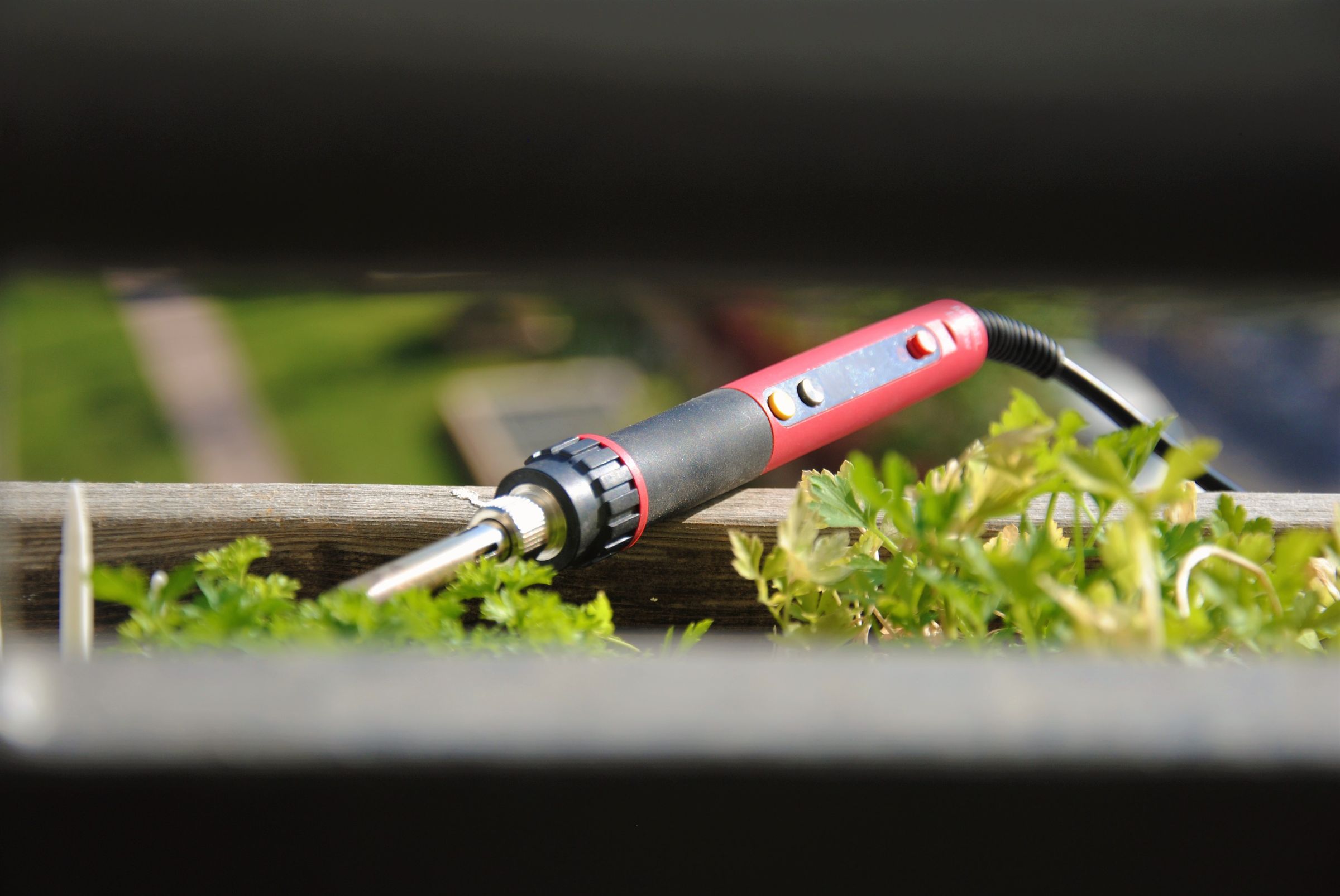 How to Desolder Electronic Components From Circuit Boards - 7 Tips ...