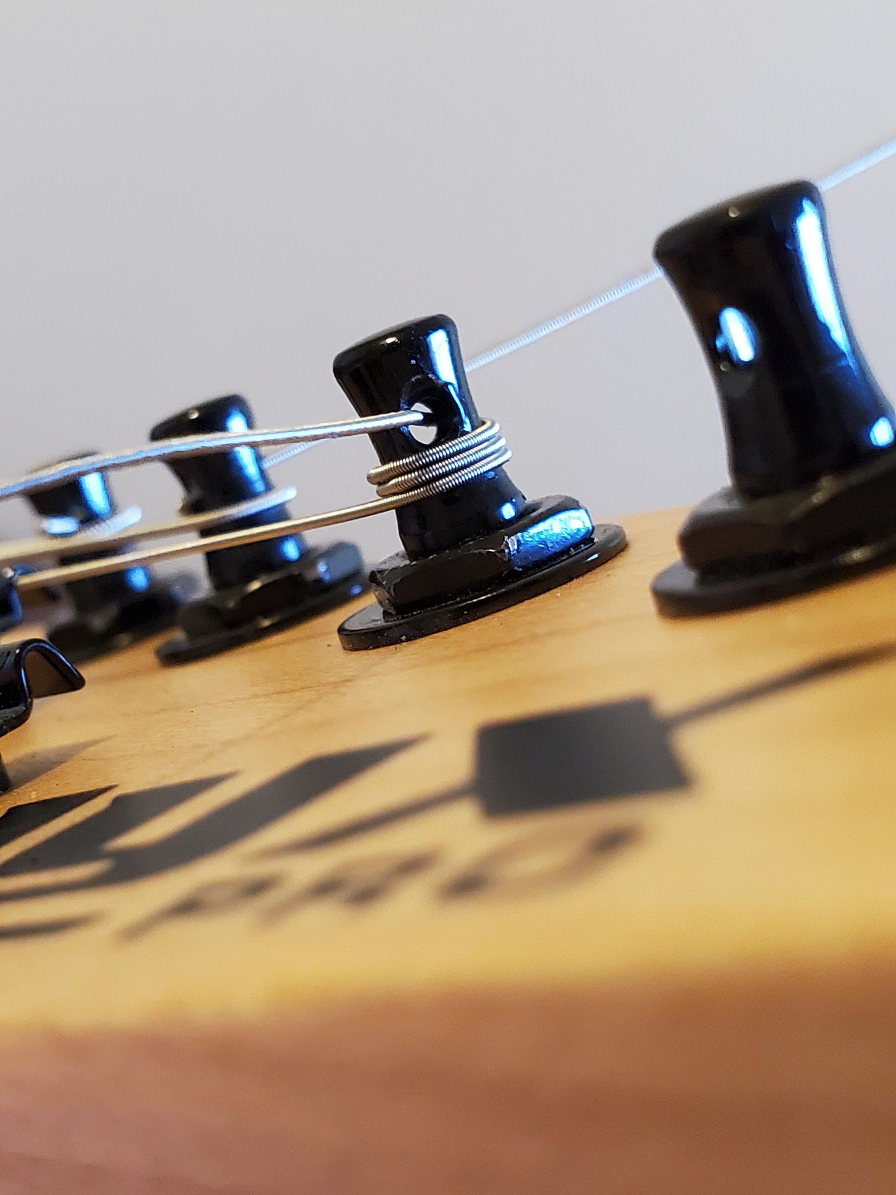 How to Restring Your Guitar : 12 Steps (with Pictures) - Instructables