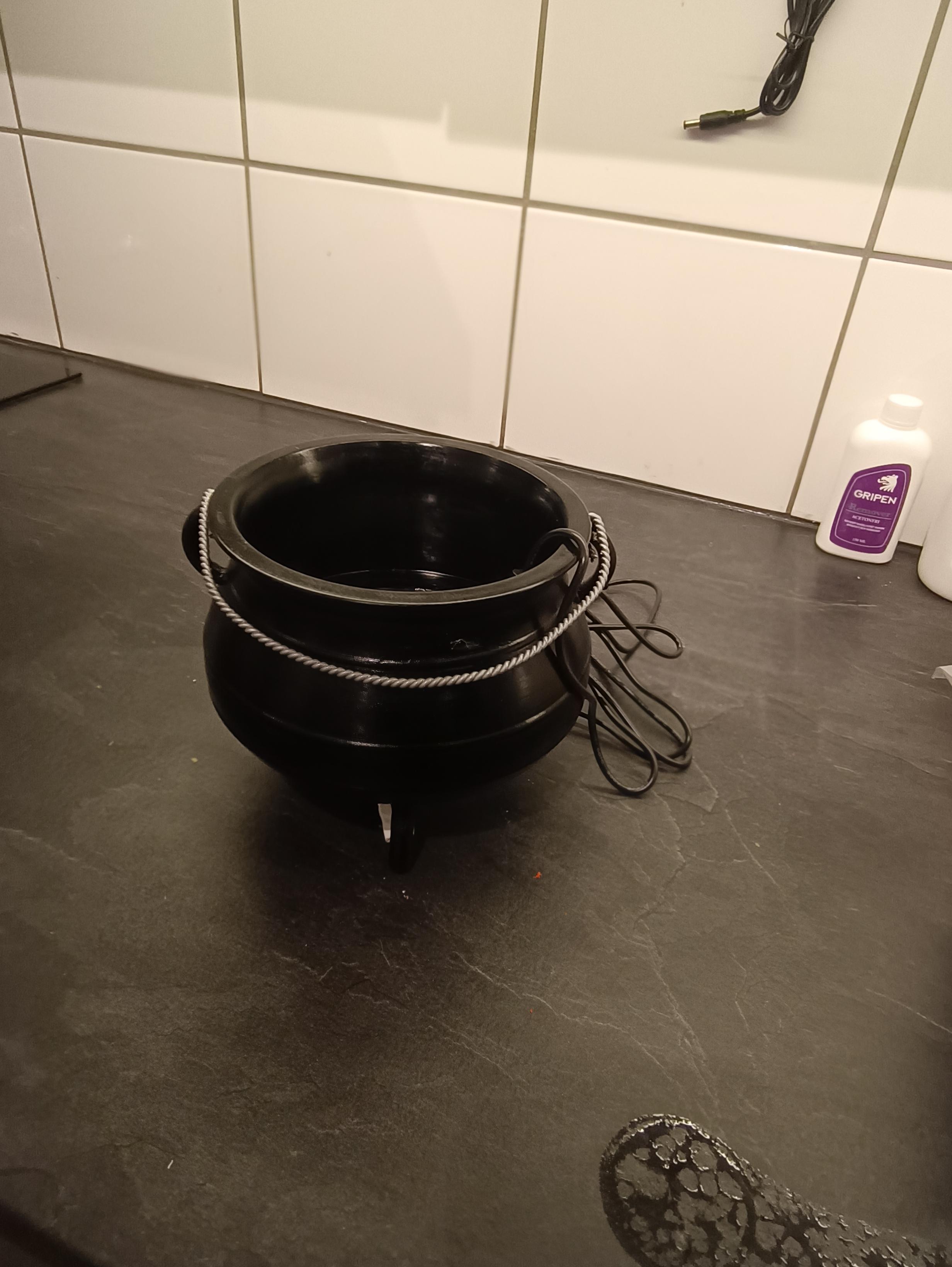 Steaming Led Cauldron : 10 Steps - Instructables