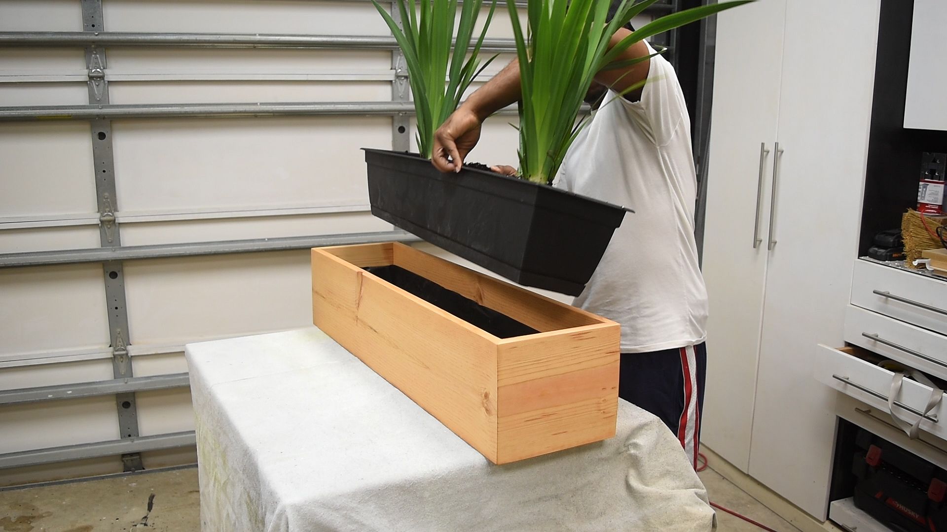 HOW TO MAKE a RAISED PLANTER BOX : 6 Steps (with Pictures) - Instructables