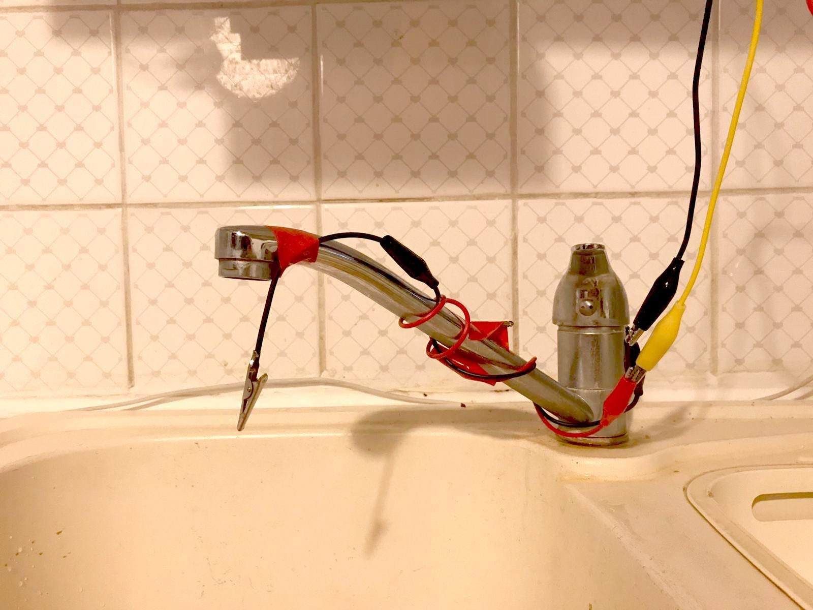 Simple L.E.D Lamp With Water Switch and Makey Makey : 9 Steps (with ...