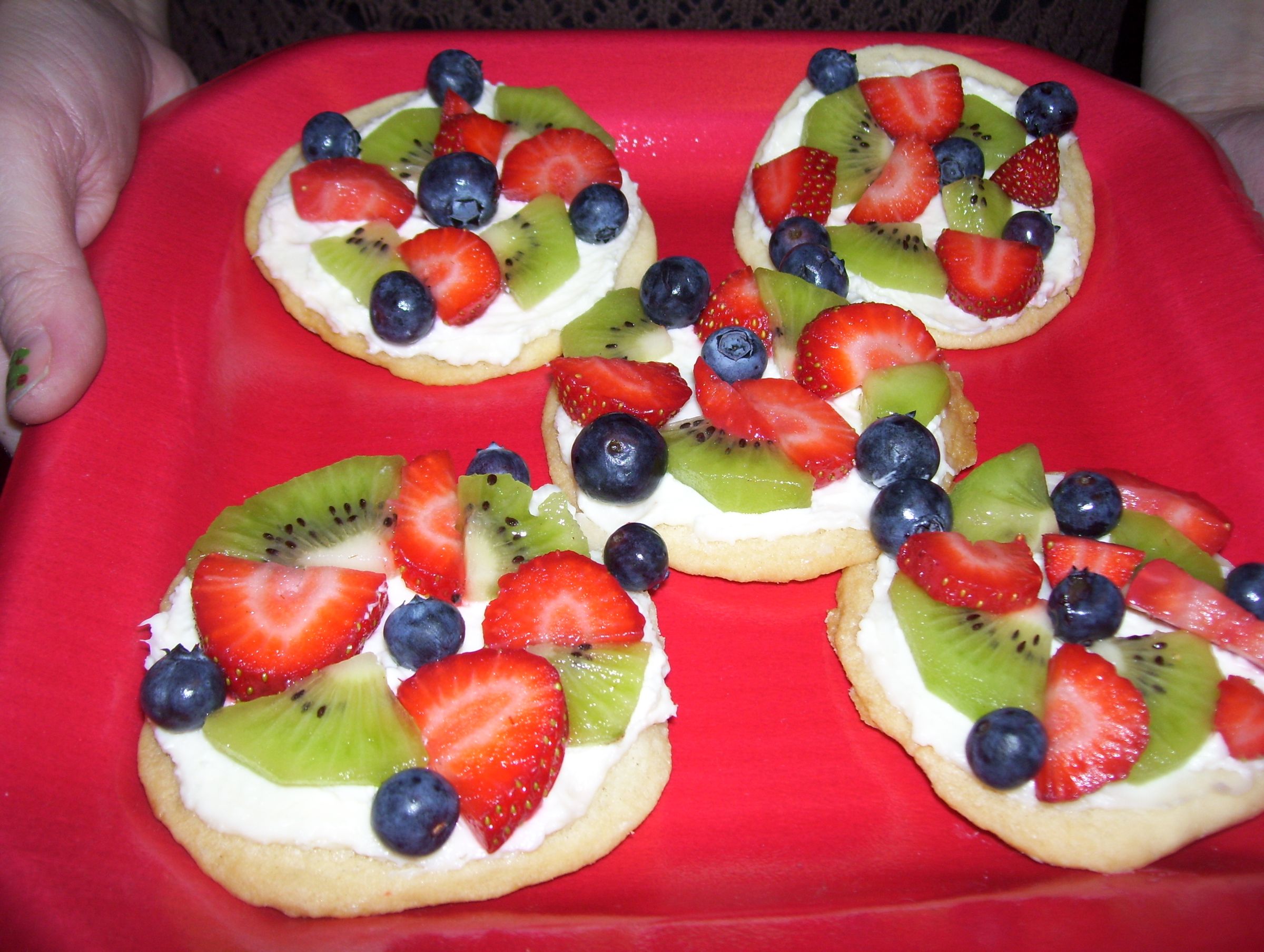 Mini Fruit Pizzas : 6 Steps (with Pictures) - Instructables