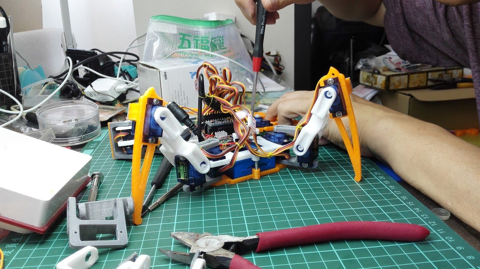 [DIY] Spider Robot(Quad Robot, Quadruped) : 14 Steps (with Pictures ...