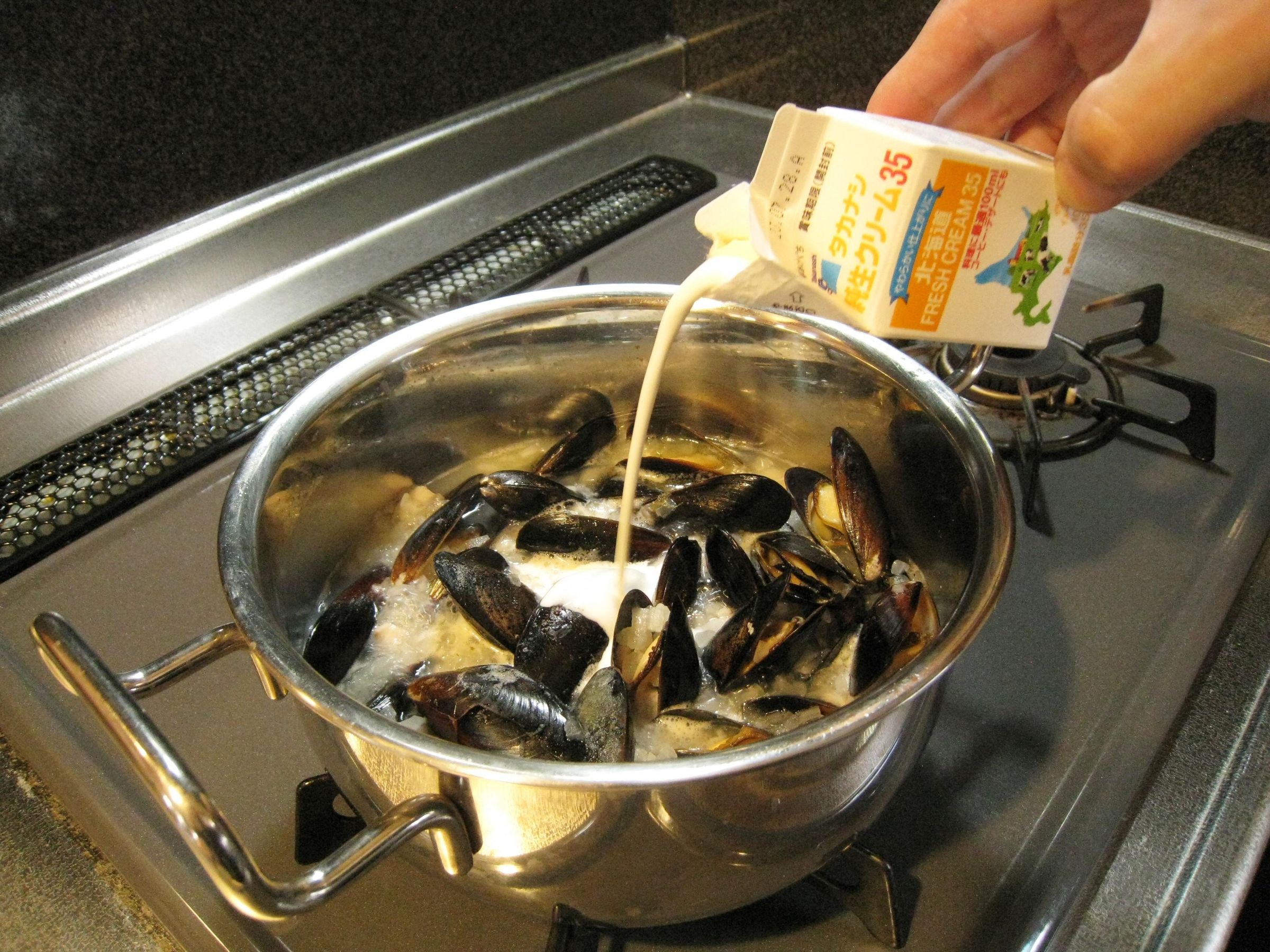 A Spoon & Soup by Making From Mussel : 4 Steps - Instructables