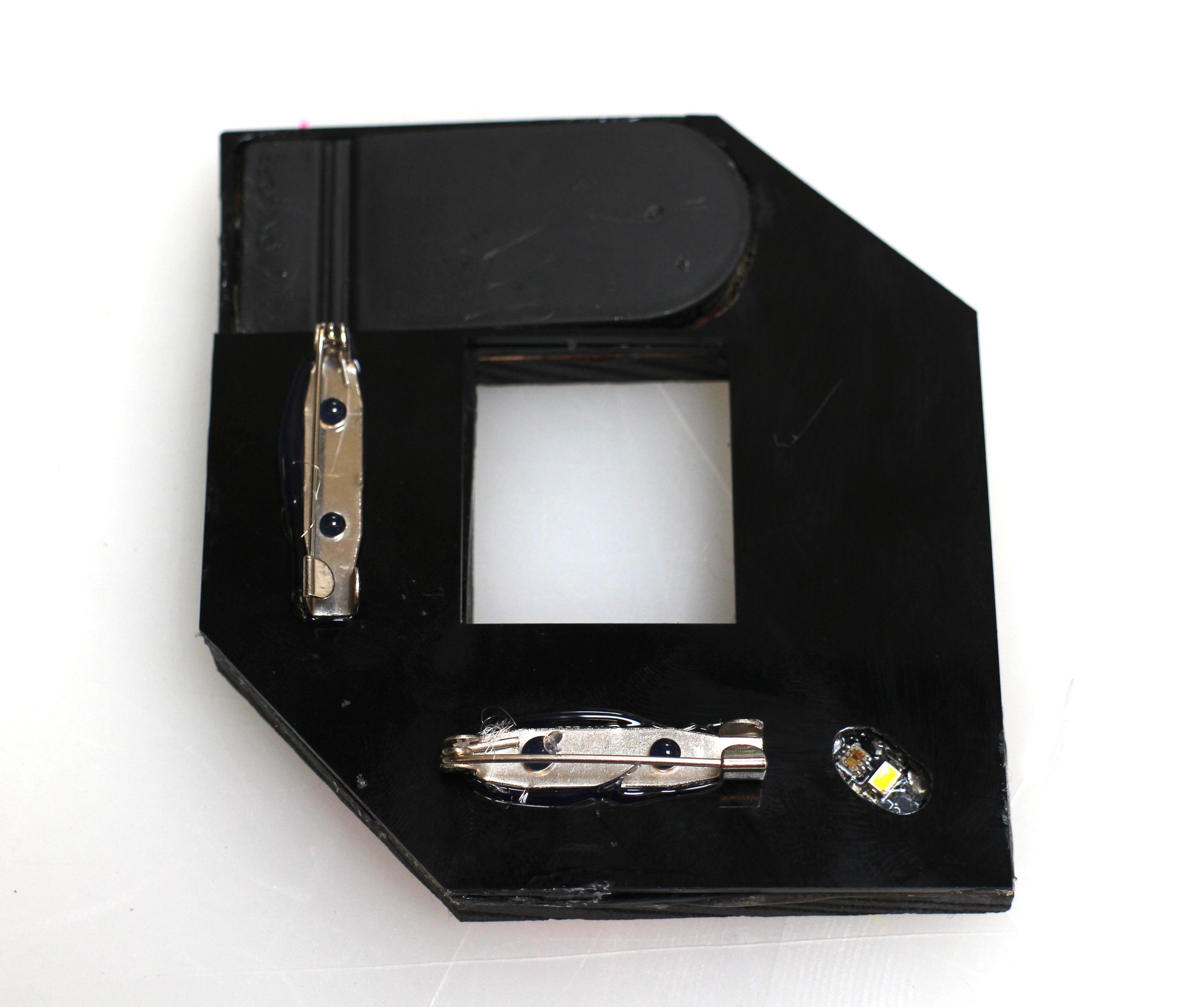 Color Changing LED Brooch : 8 Steps (with Pictures) - Instructables