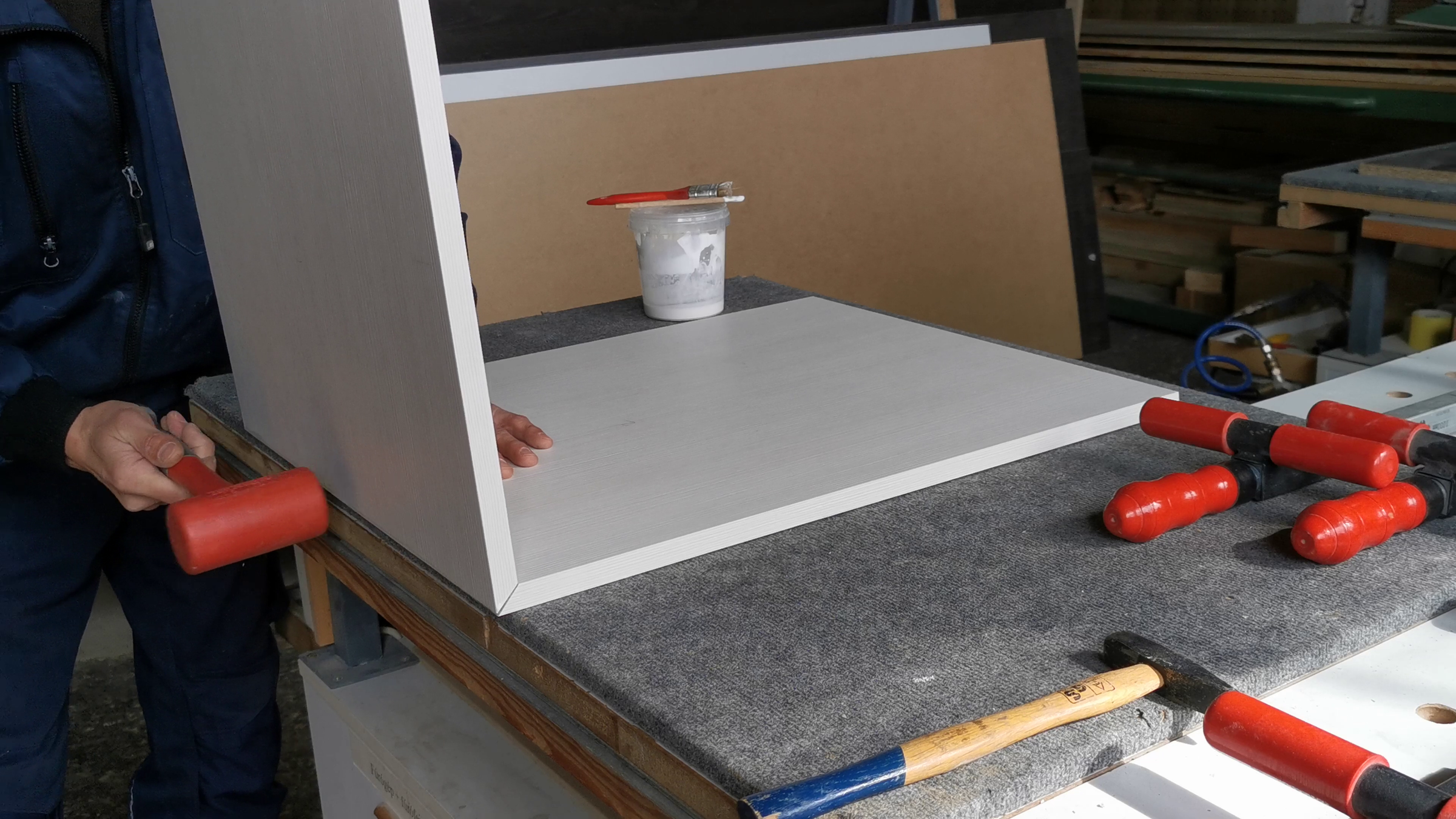 Particleboard Desk : 14 Steps (with Pictures) - Instructables