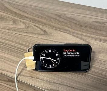PORTABLE IPHONE PROP/ CHARGING STAND/ KEY RING : 3 Steps (with Pictures ...