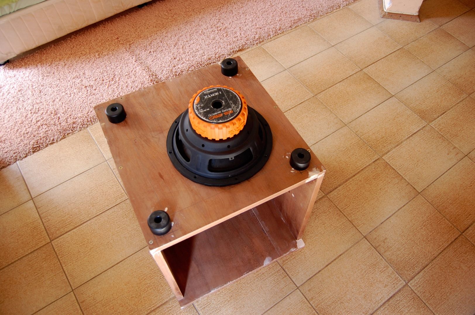 "SOUNDESK" a Desk With Built in Subwoofer, Amplifier and Speakers : 8 ...
