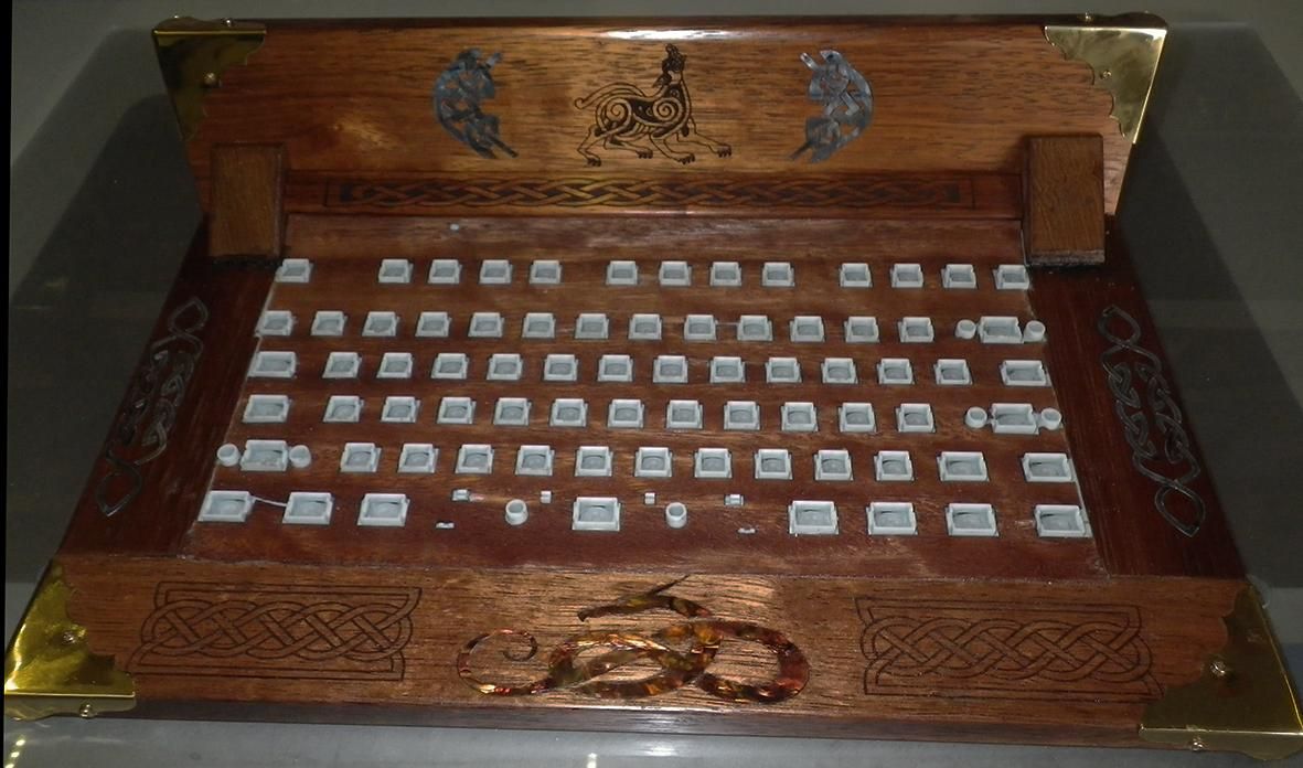 Steampunk Keyboard & Monitor : 3 Steps - Instructables