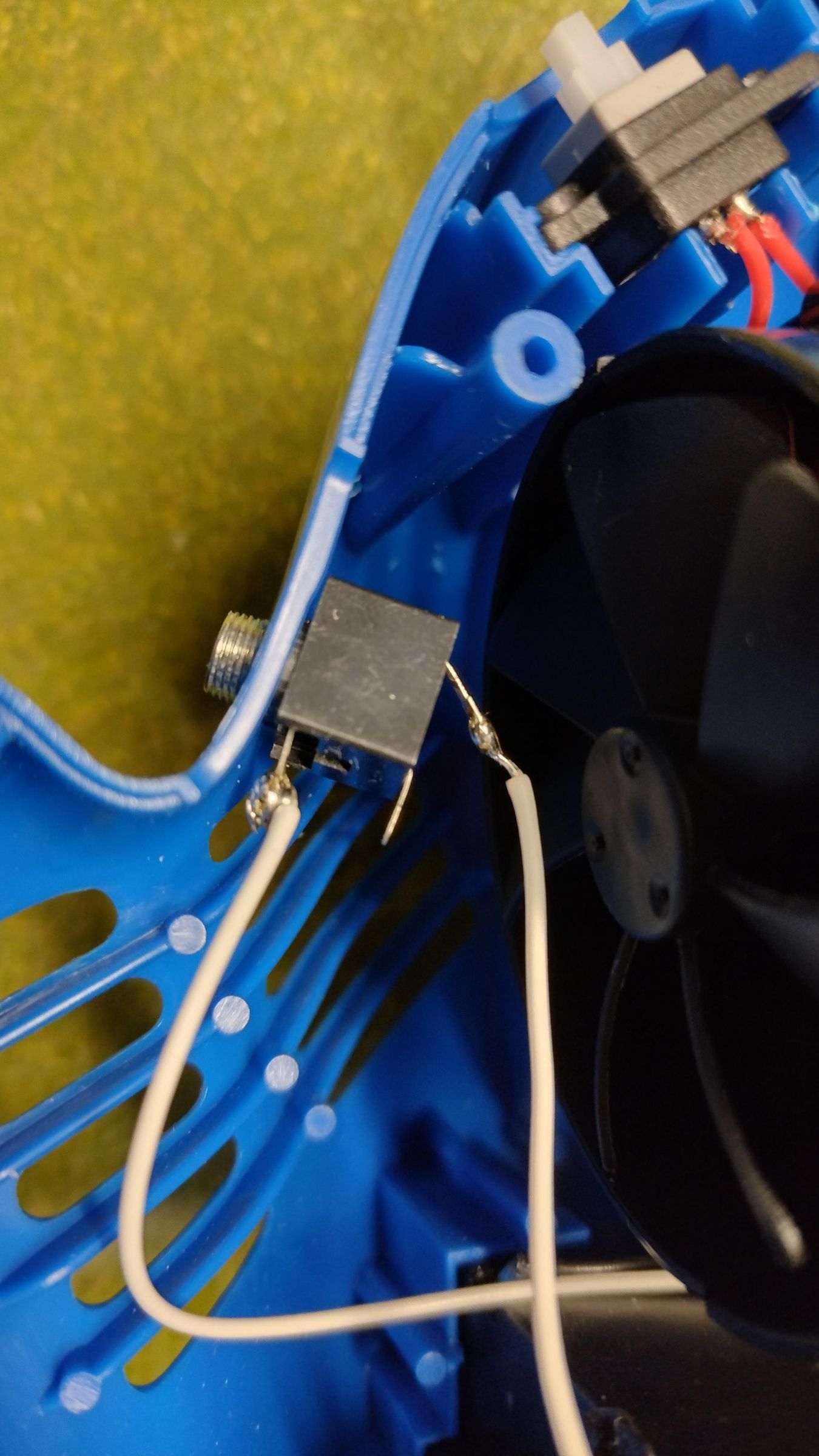 Adding a 3.5mm Jack Port to a Bubble Machine : 5 Steps (with Pictures ...