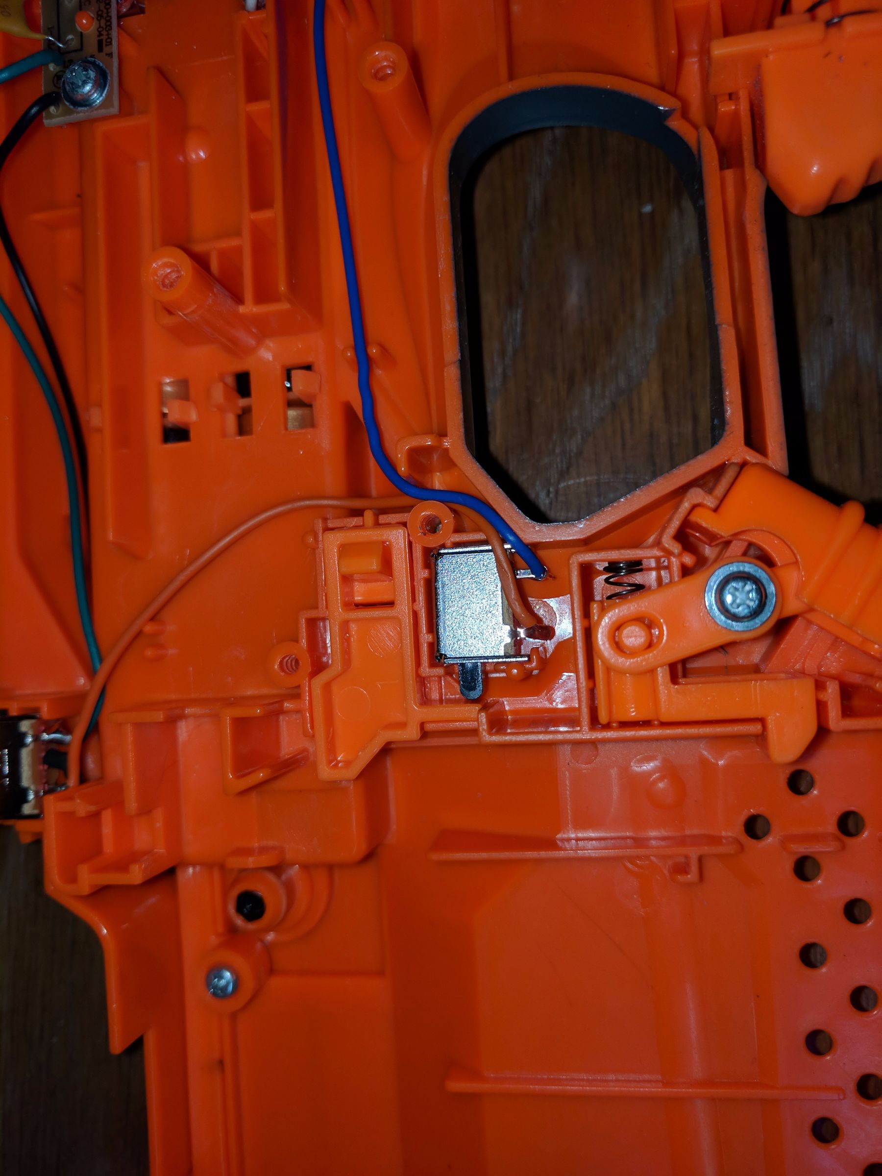 Nerf Stryfe - Disable/remove Locks, Quick and Easy : 9 Steps ...