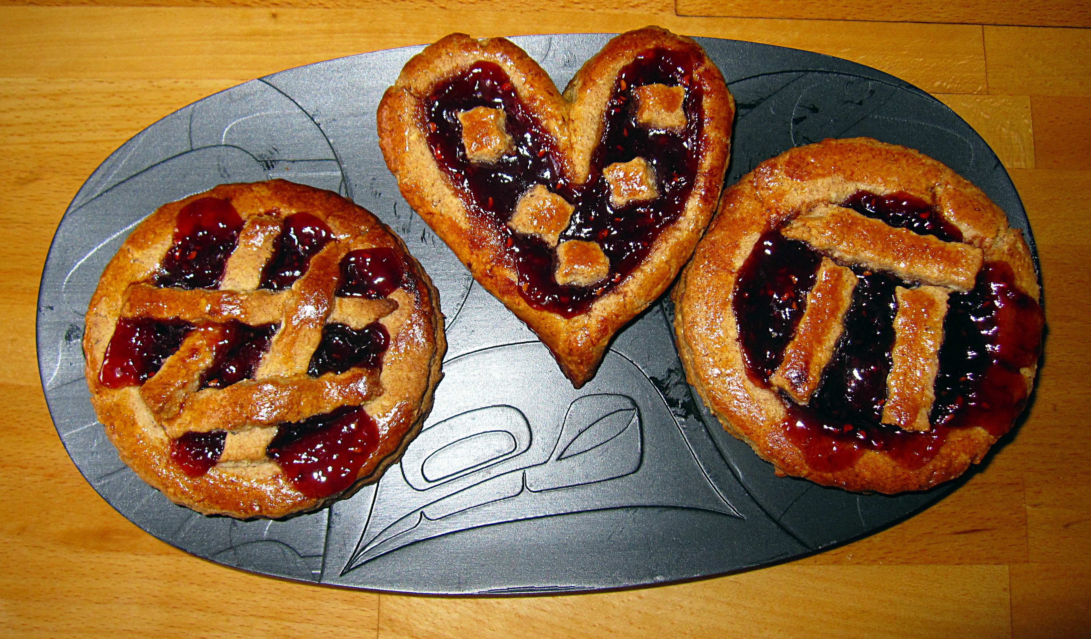 Traditional Raspberry Pie: a Linzertorte or Linzer Torte : 7 Steps ...