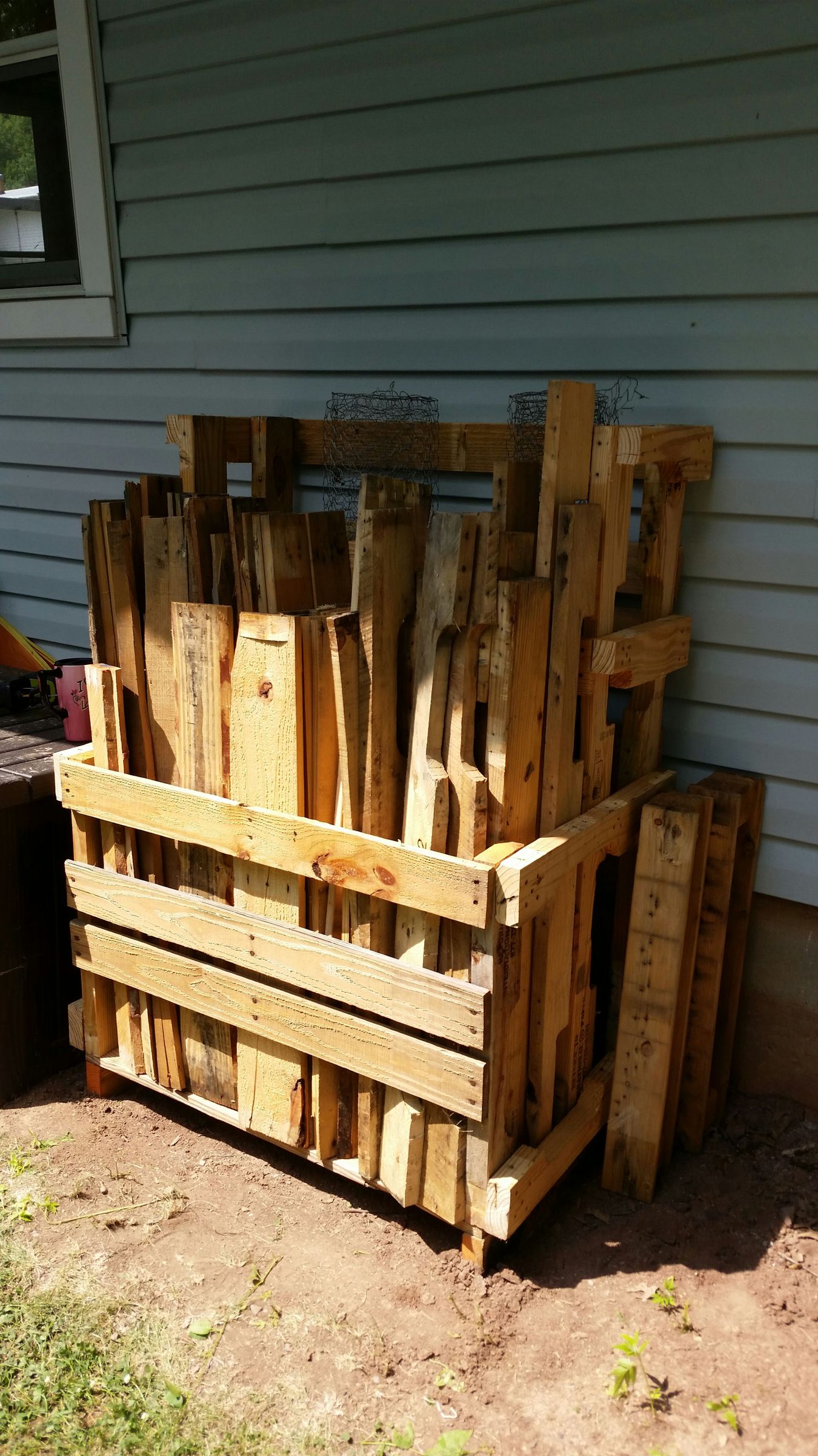 The P.A.L.L.E.T. (Pallet and Loose Lumber Enclosure Tower) : 4 Steps ...