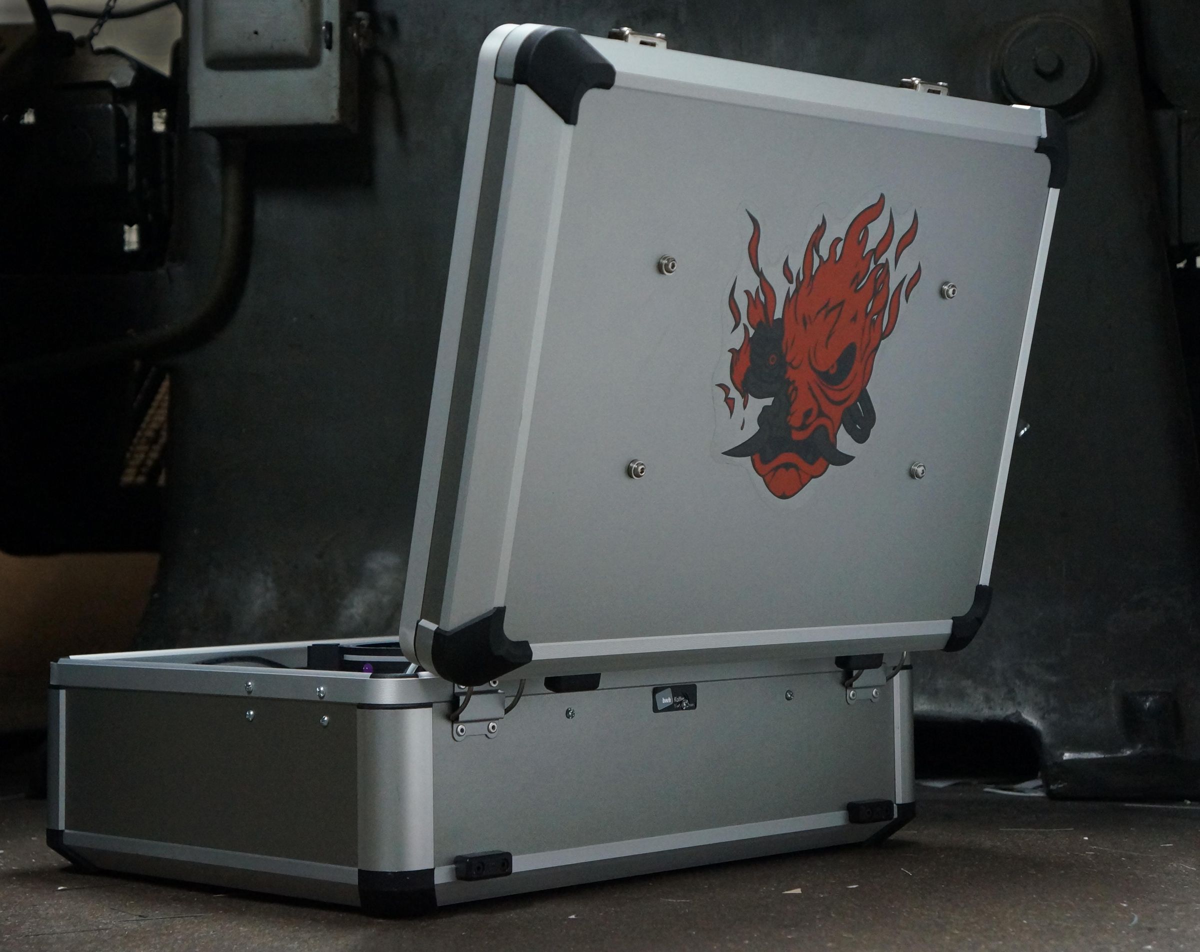 Cyberpunk Themed Briefcase Computer : 8 Steps (with Pictures ...