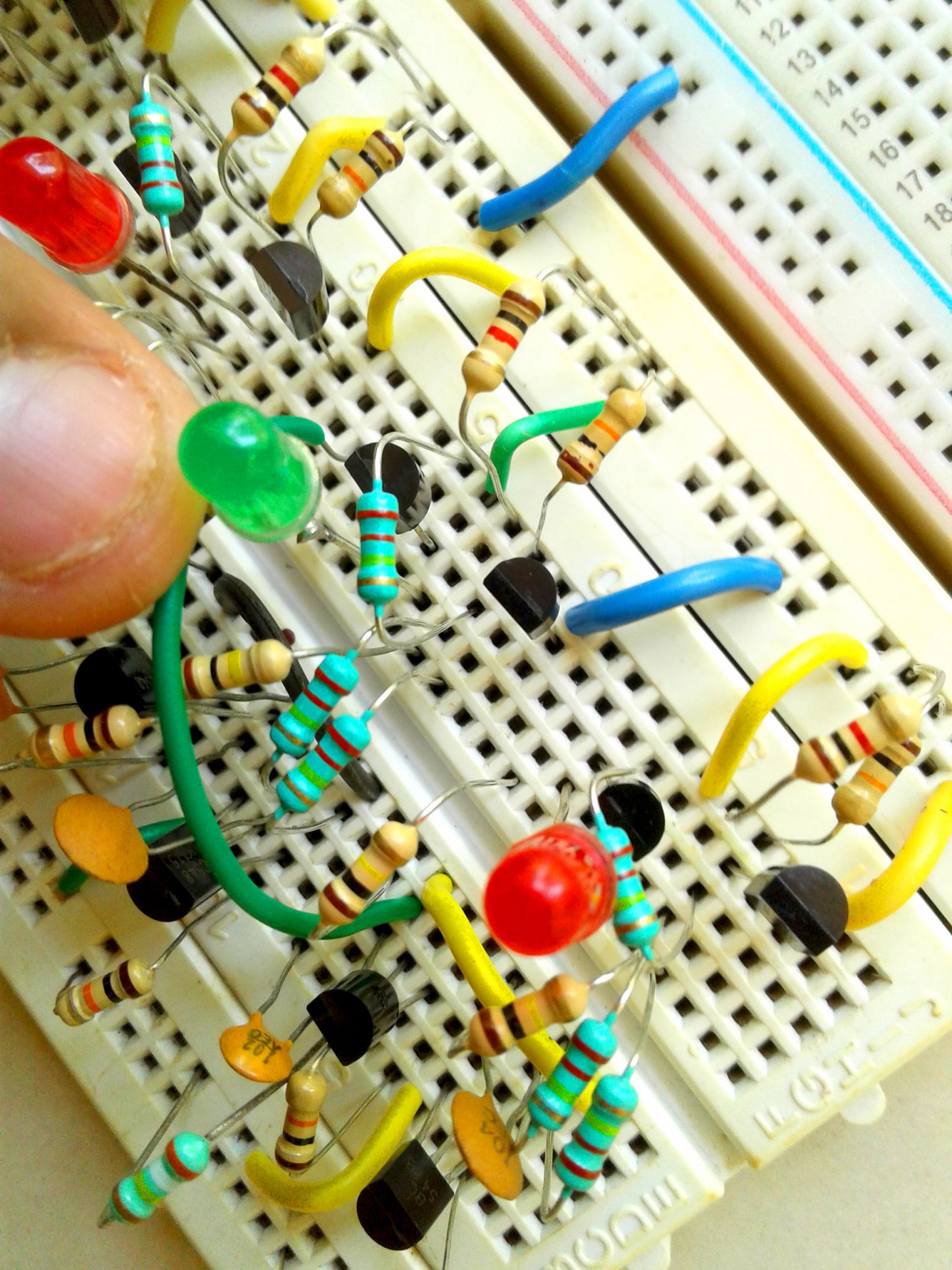BCD Counter Using Discrete TRANSISTORS : 16 Steps - Instructables
