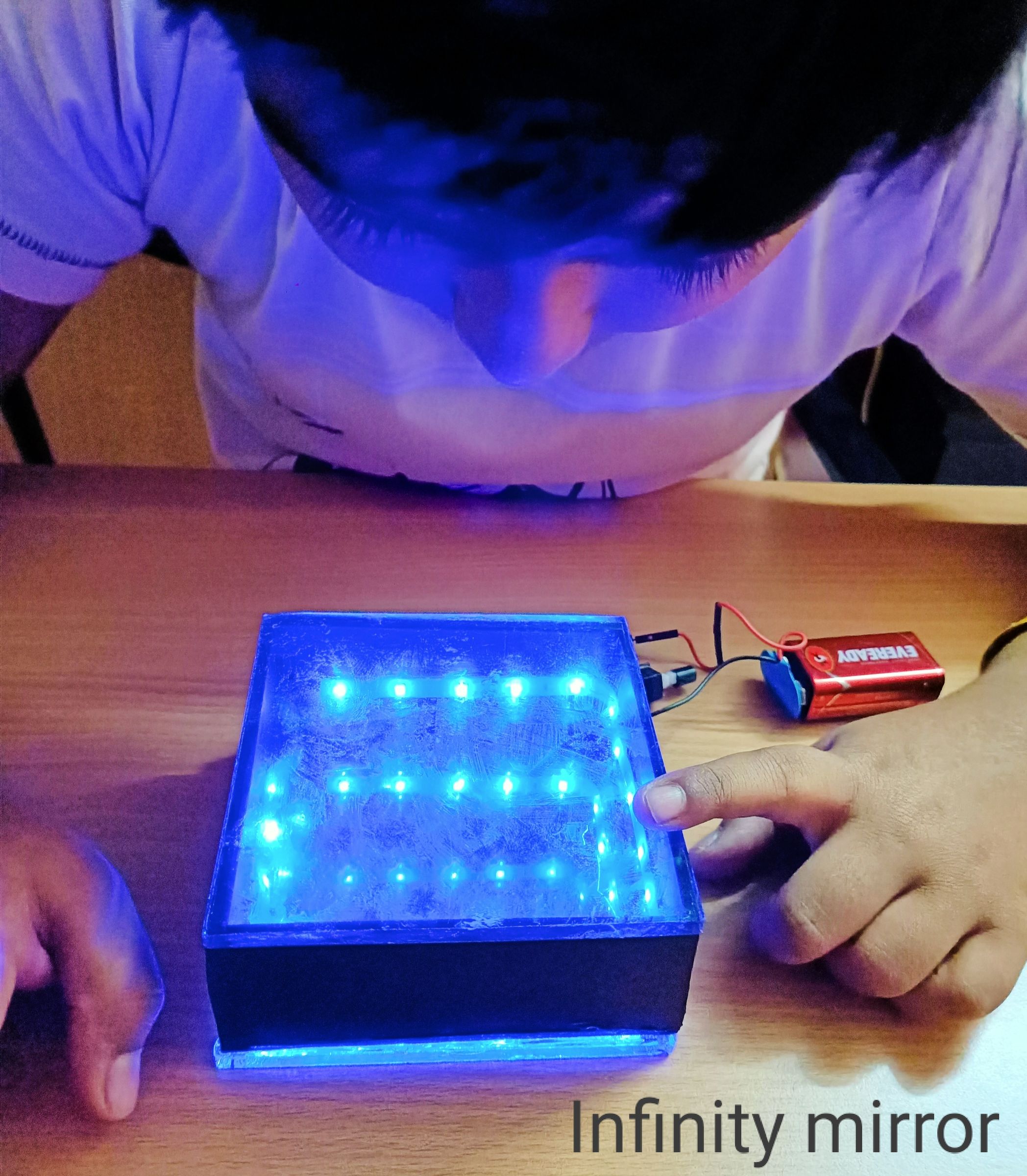 Infinity Mirror Illusion Magic : 3 Steps - Instructables