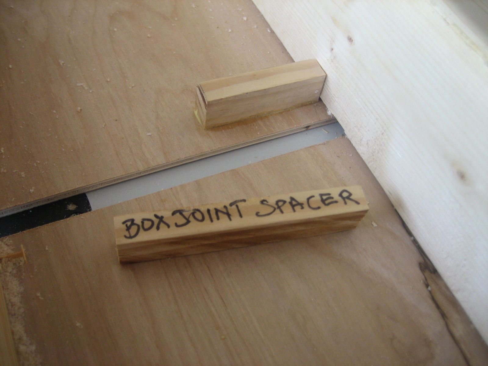 BOX JOINT JIG FOR ROUTER TABLE : 10 Steps - Instructables
