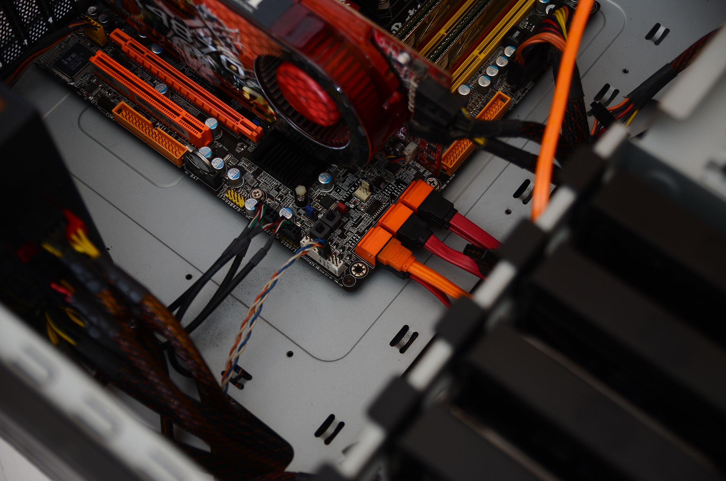 How to Install a SATA CD-ROM Drive? : 9 Steps - Instructables