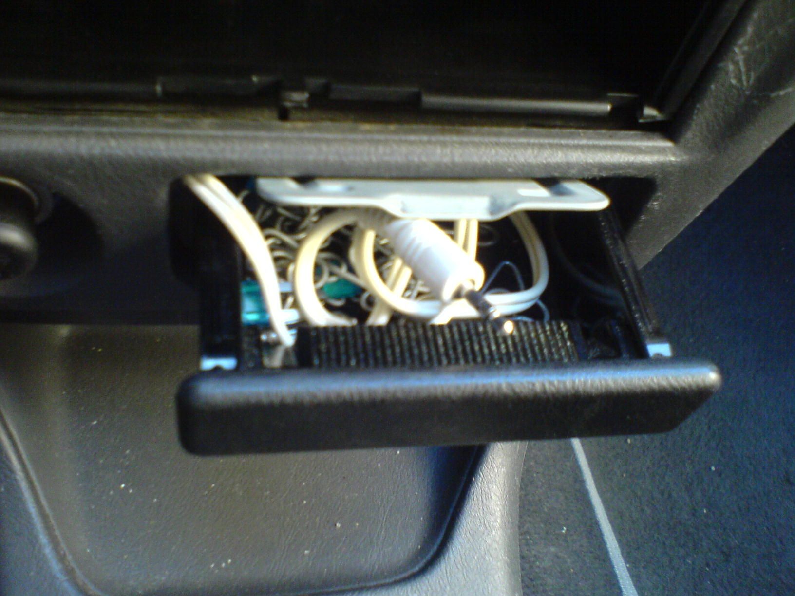 How to Connect Your Mp3 or Ipod on a Car Cd-player. : 6 Steps (with ...